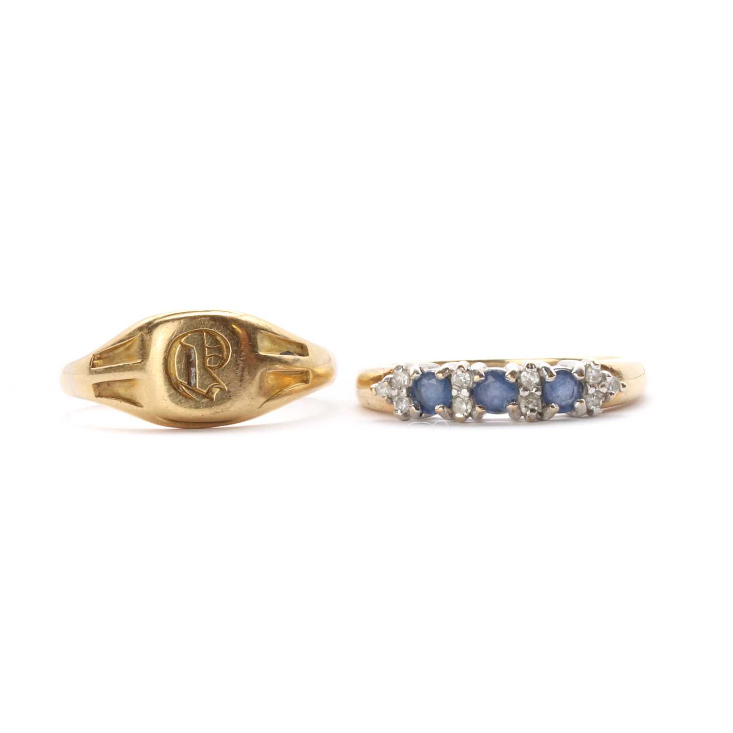 Lot 179 - An 18ct gold engraved signet ring,