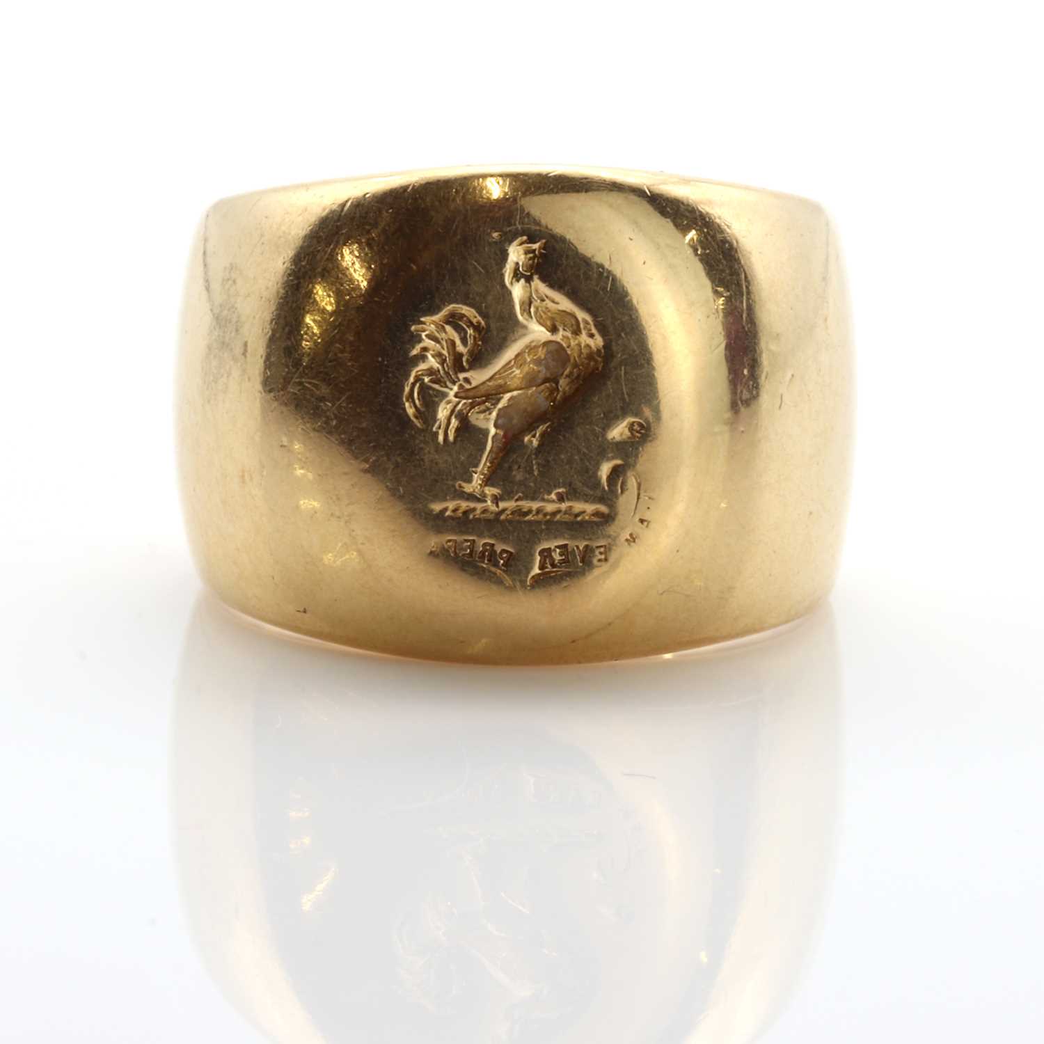 Lot 492 - A gentlemen's gold signet ring,