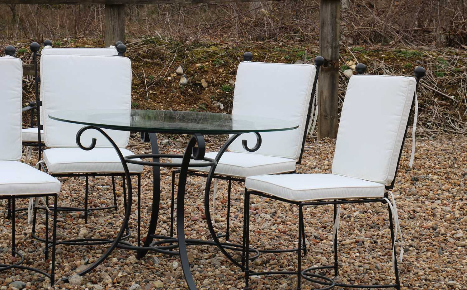 Lot 558 - A 'Heveningham Collection' suite of garden