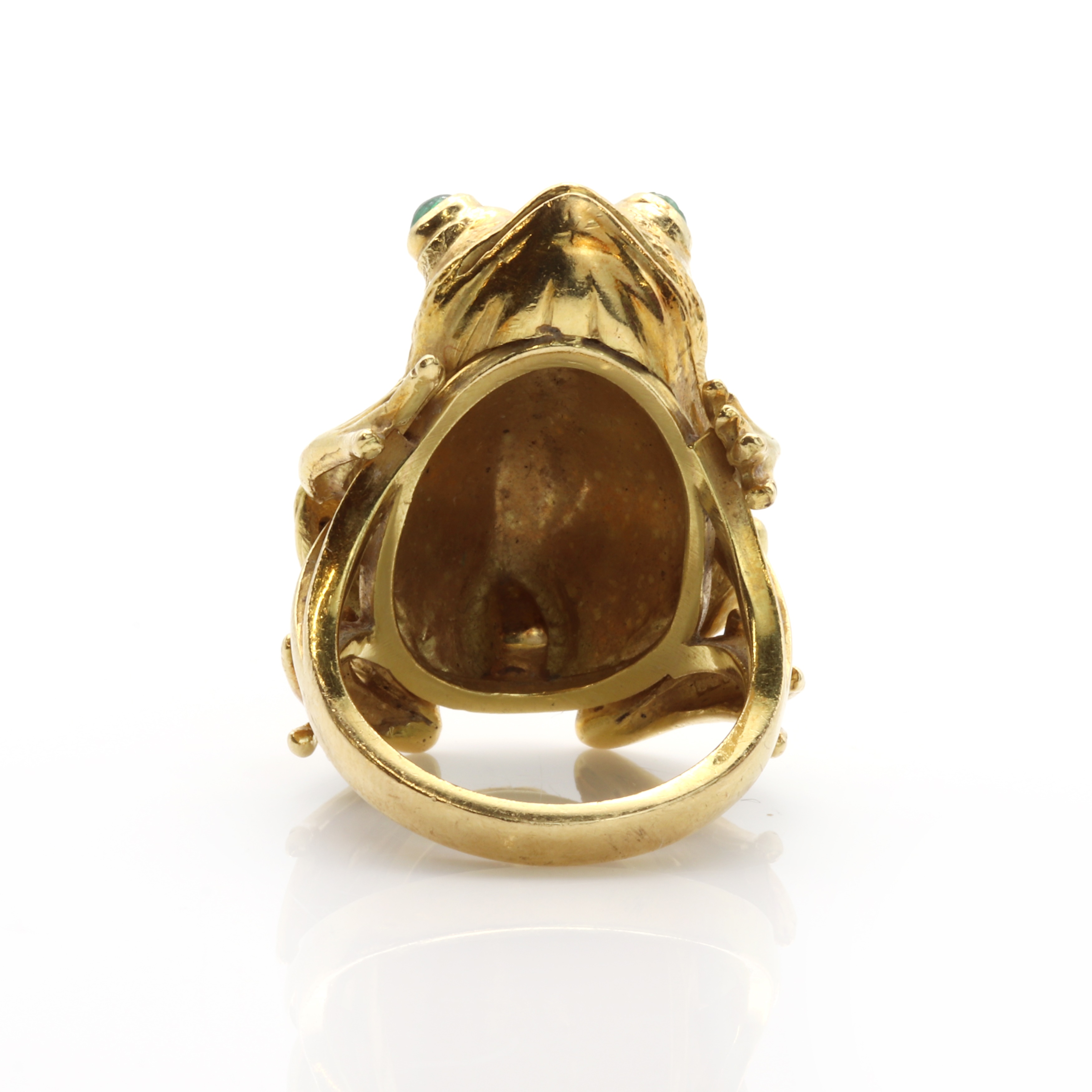 Lot 212 - An 18ct gold emerald set frog ring, c.1990,