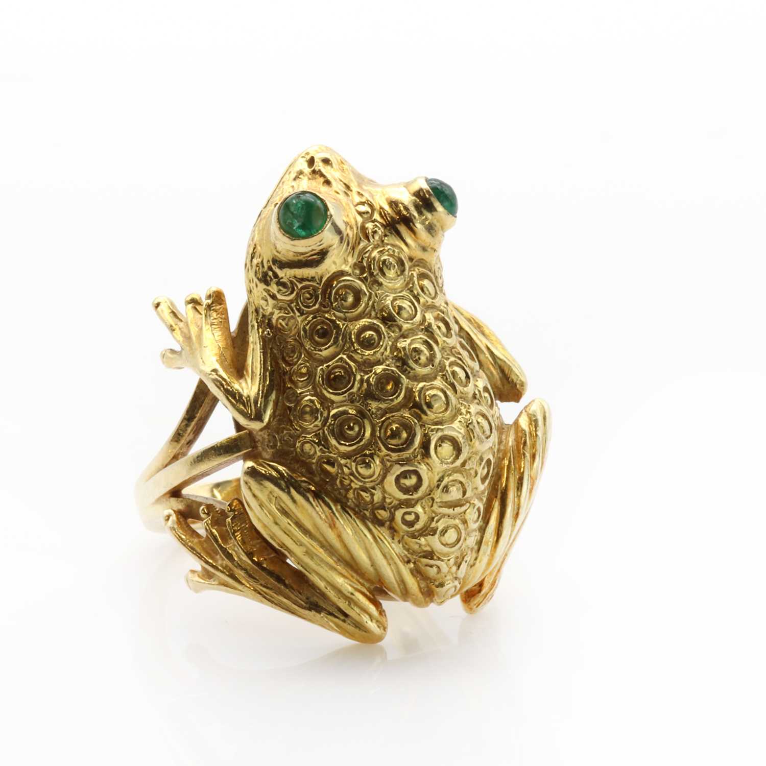 Lot 212 - An 18ct gold emerald set frog ring, c.1990,