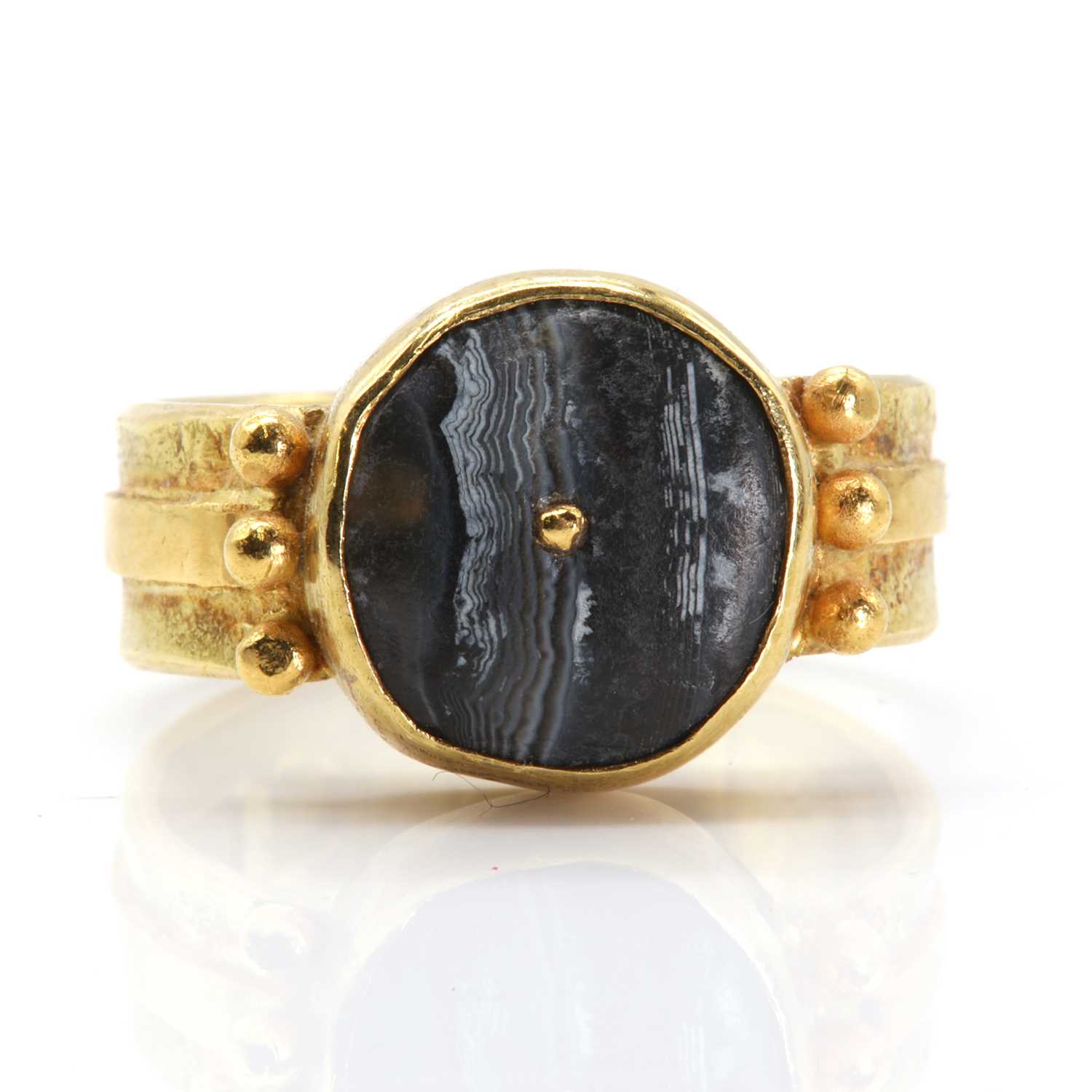 Lot 350 - An 18ct gold hardstone ring, by Charmian