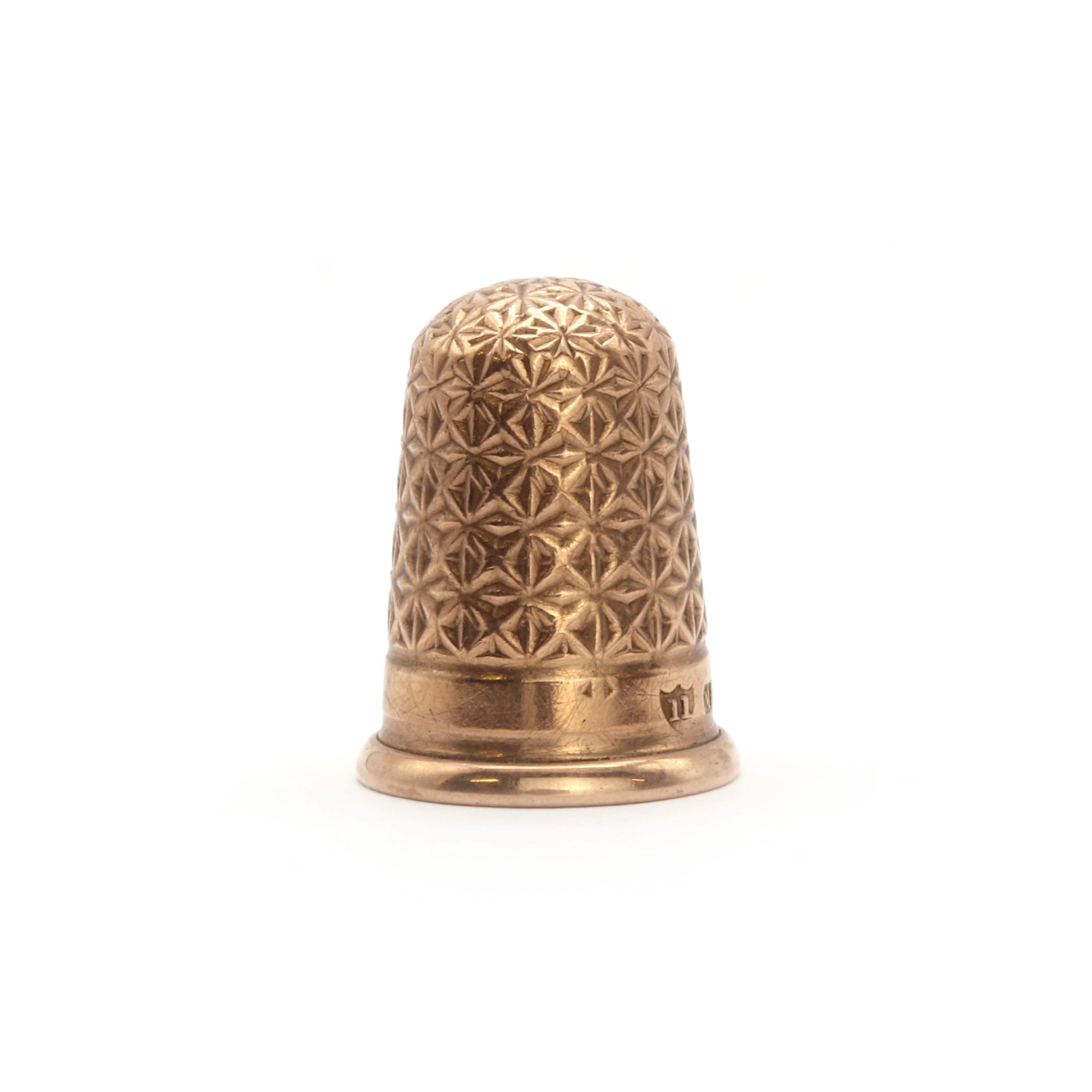 Lot 34 - A 9ct gold engraved thimble,