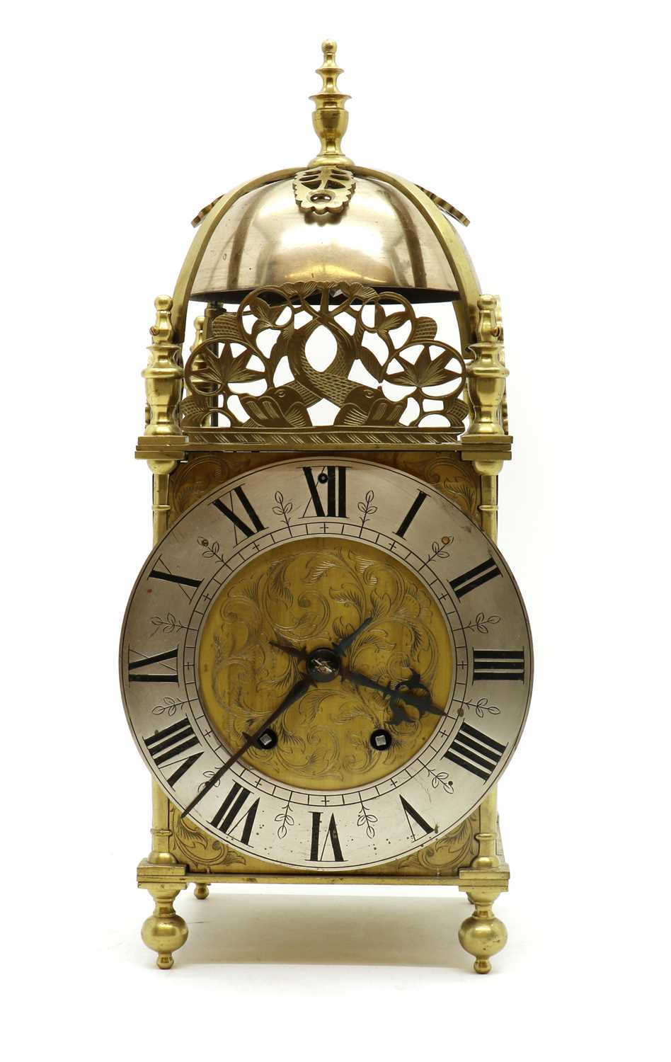Lot 306 - A reproduction brass lantern clock