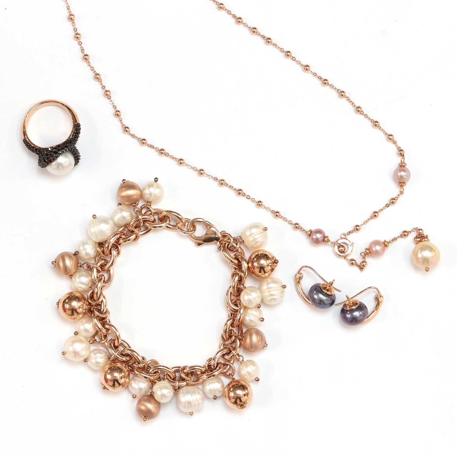 Lot 261 - A collection of cultured freshwater pearl