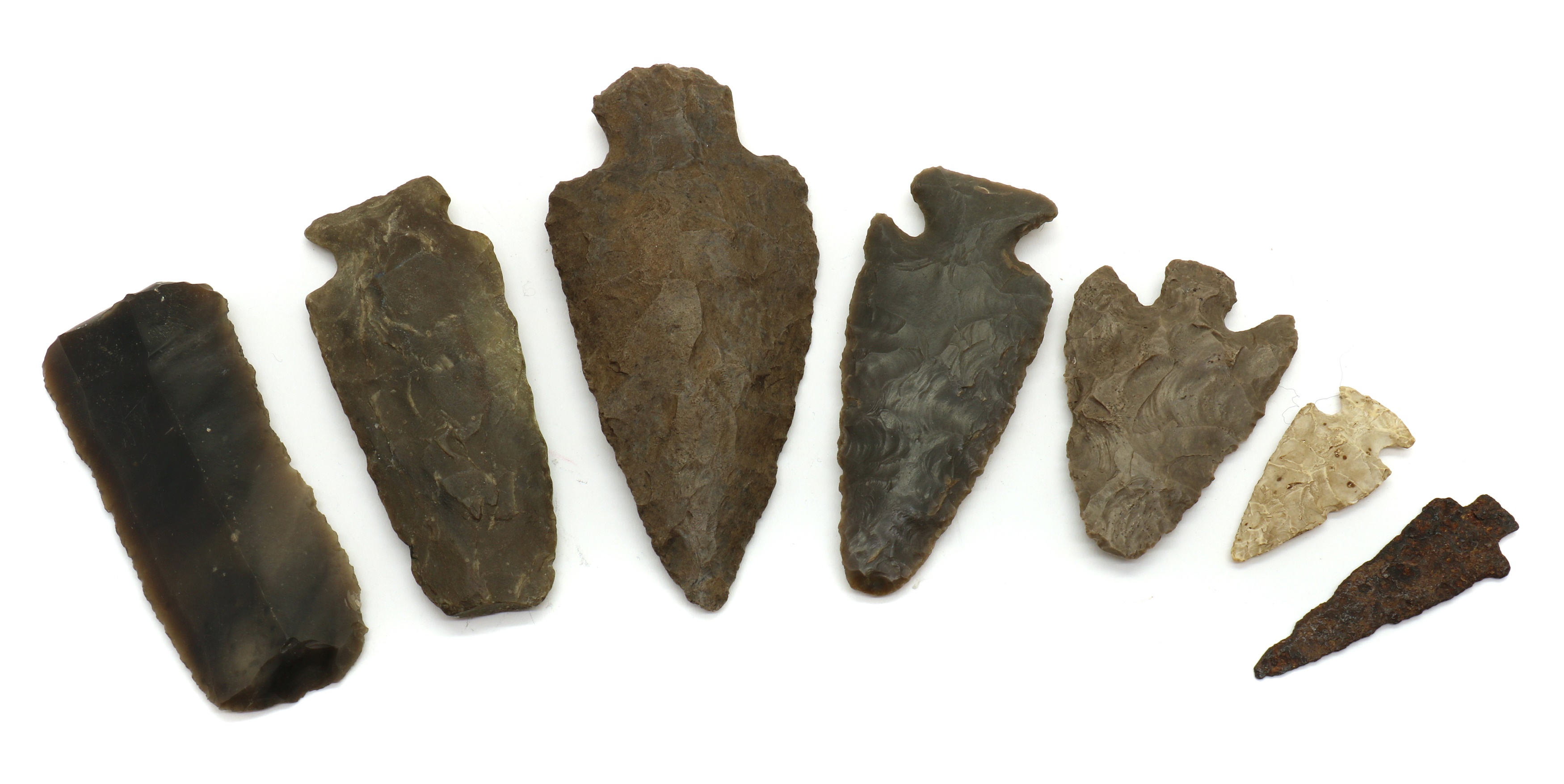 Lot 200 - A collection of stone arrow and spear heads,