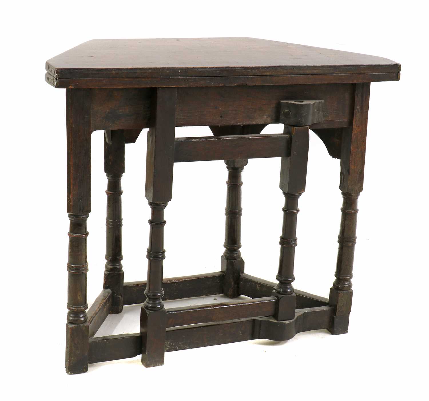 Lot 498 - An oak credence table