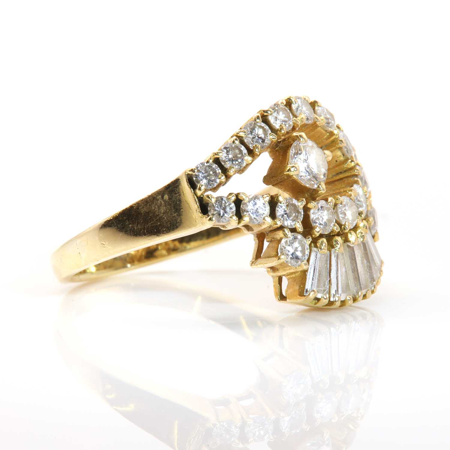Lot 373 - A diamond set eye ring,