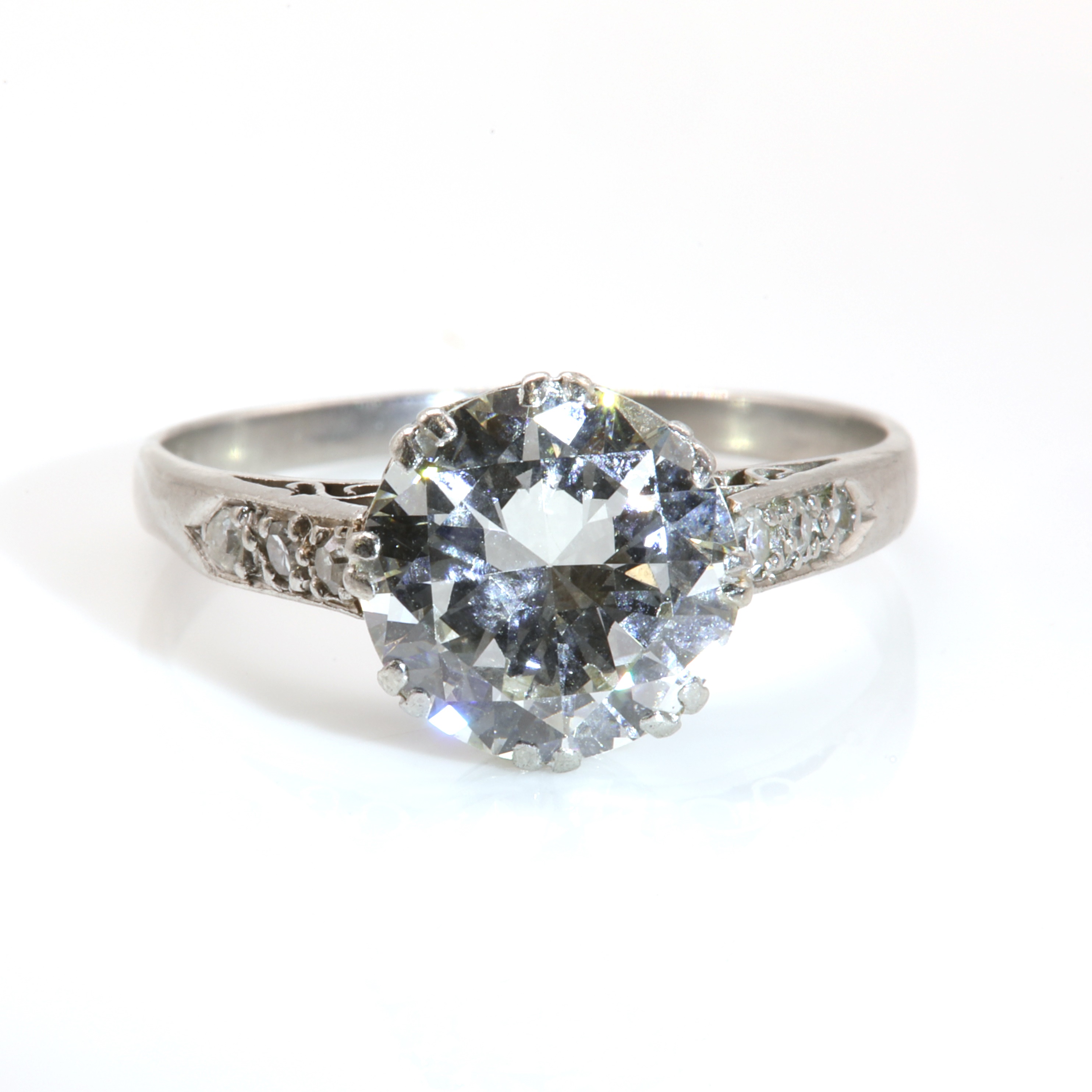 Lot 396 - A single stone diamond ring,