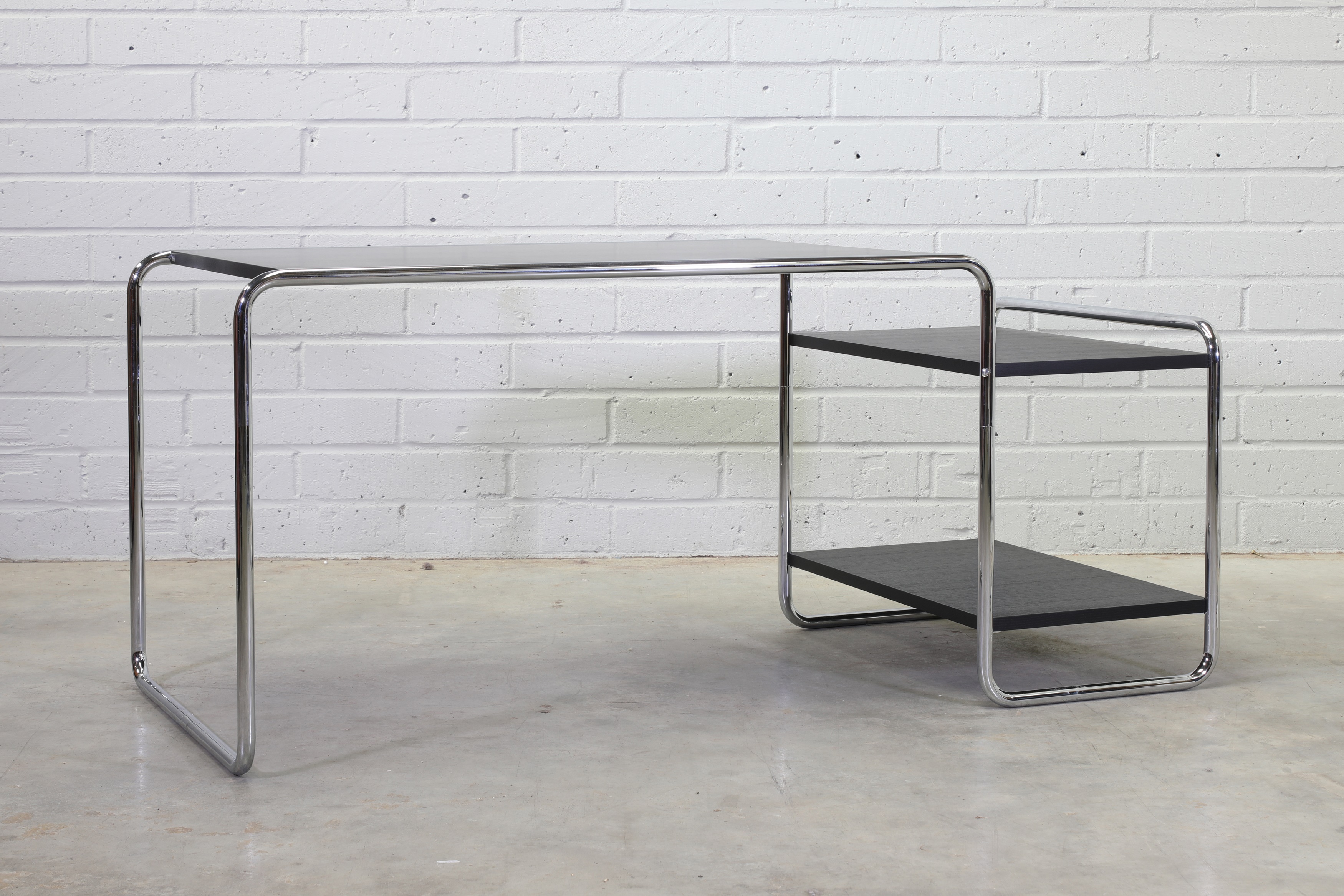 Lot 566 - A Thonet 'S285' desk,