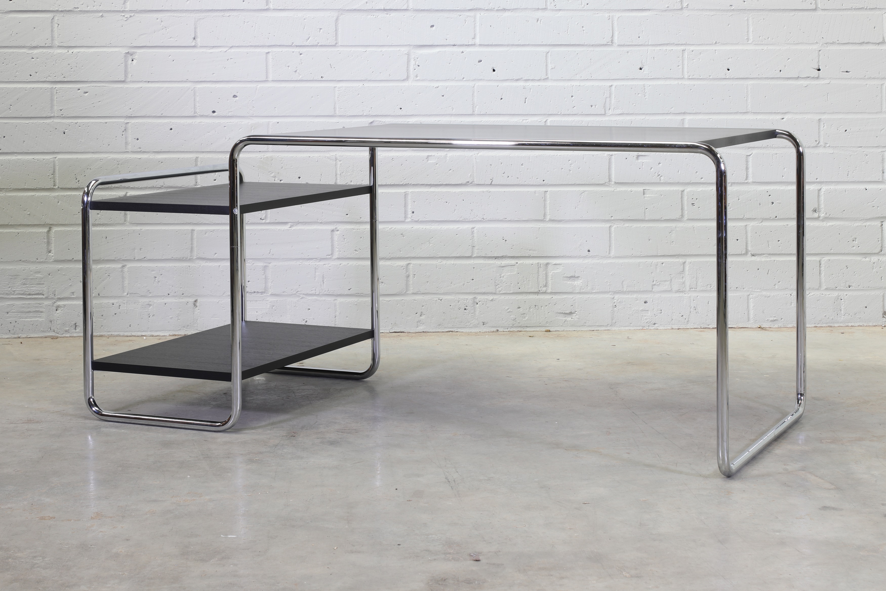 Lot 566 - A Thonet 'S285' desk,
