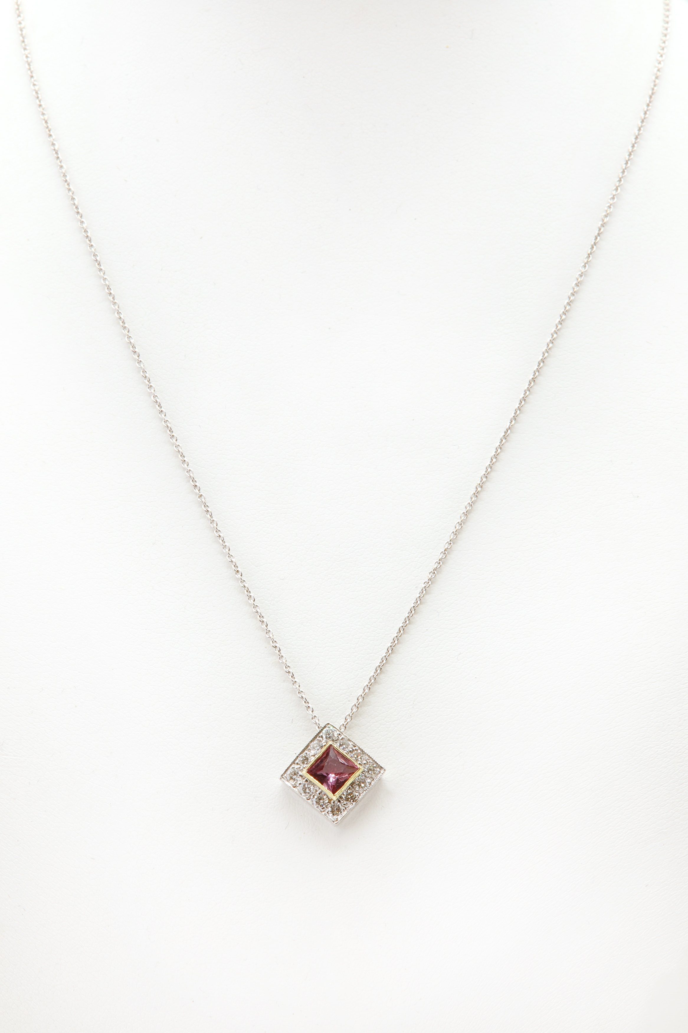 Lot 386 - A pink sapphire and diamond square cluster