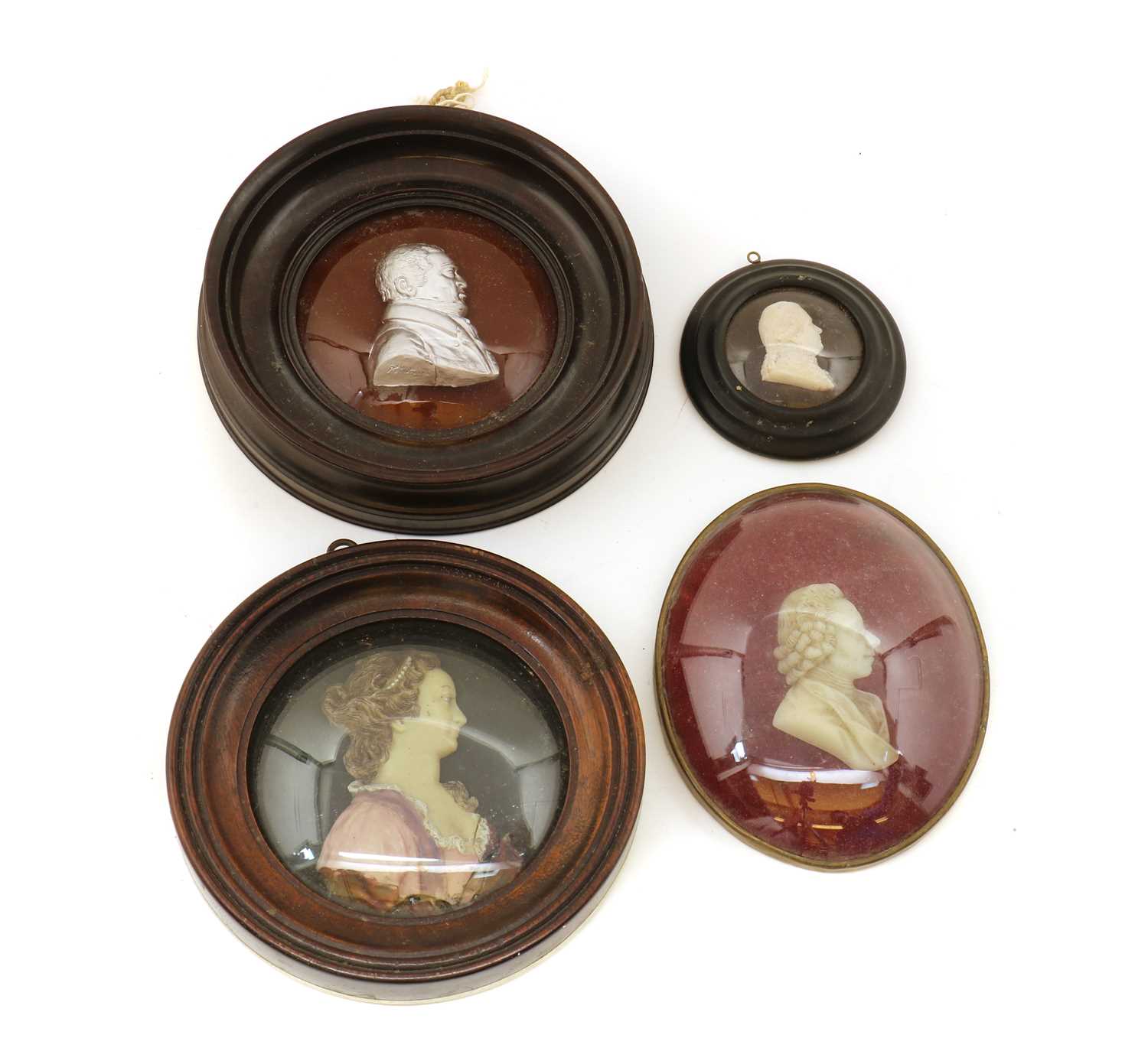 Lot 294 - An Apsley Pellatt sulphide portrait roundel