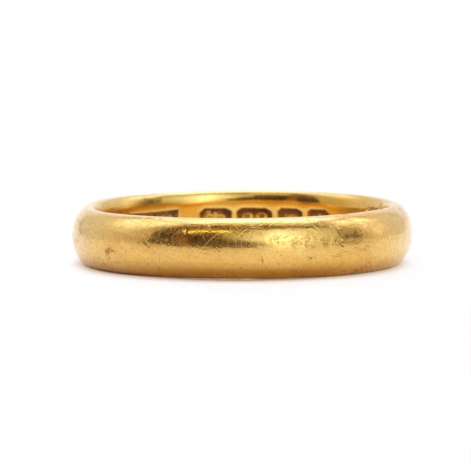 Lot 32 - A 22ct gold wedding ring,