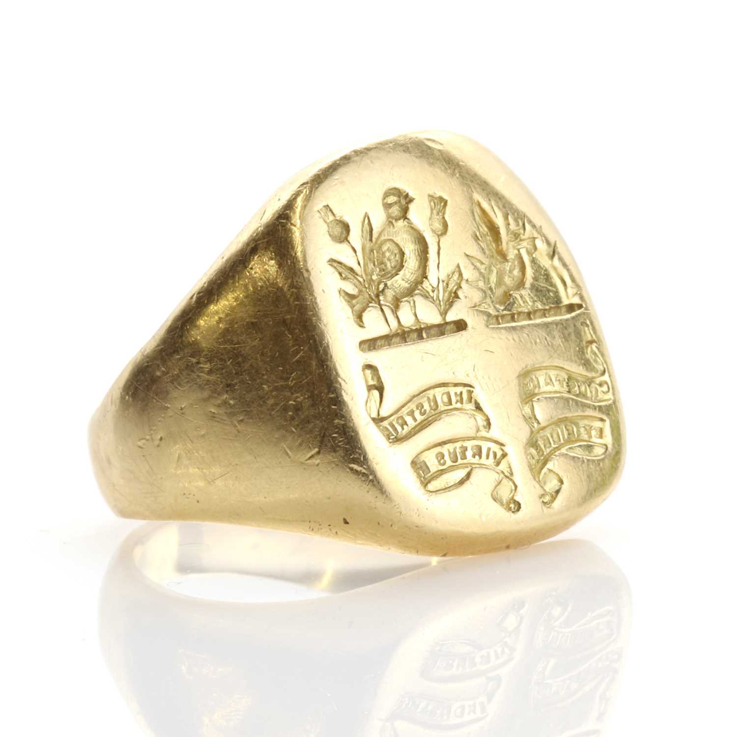 Lot 493 - A gentlemen's cushion shaped signet ring, by