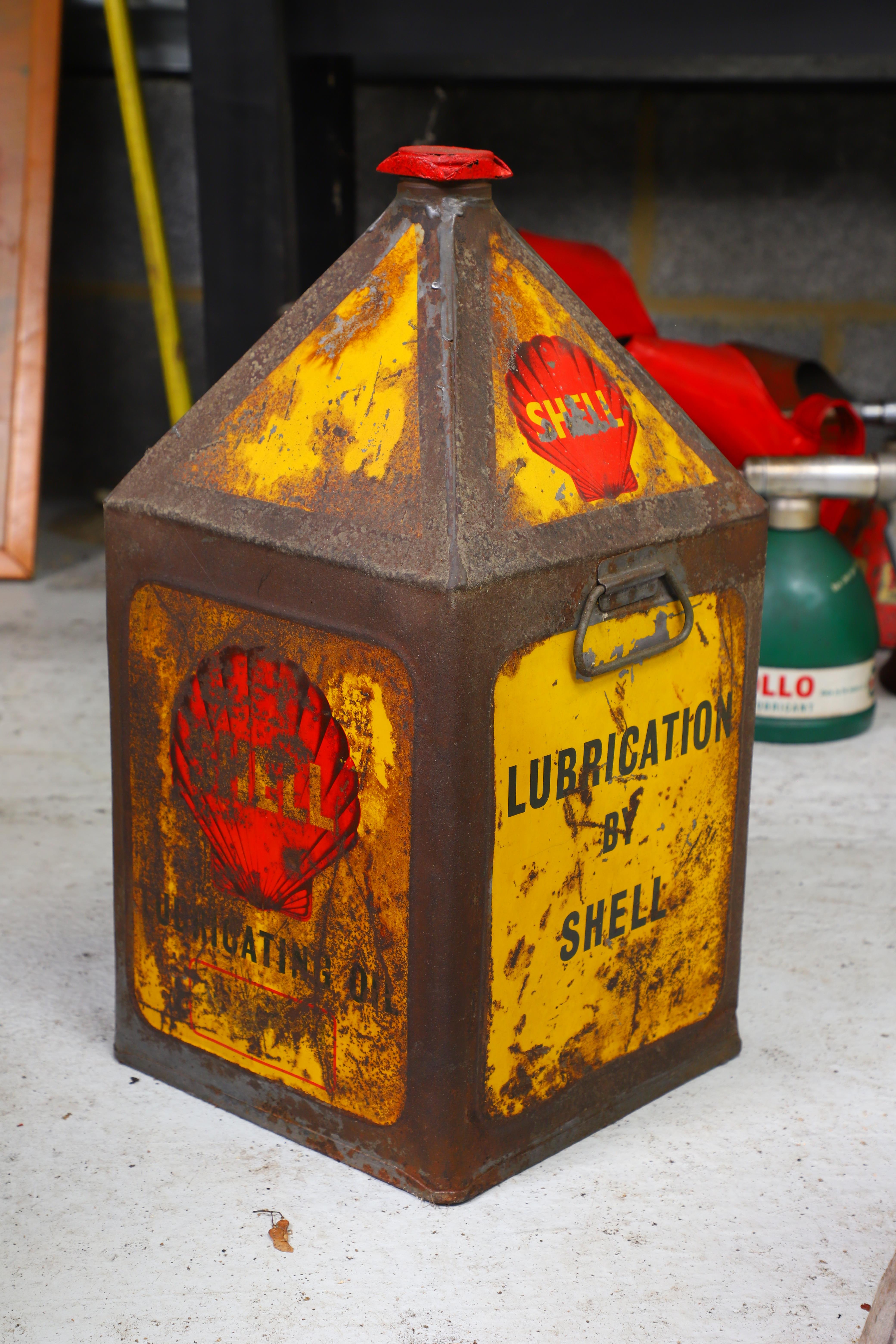 Lot 12 - A pre-war 'Lubrication by Shell' oilcan,
