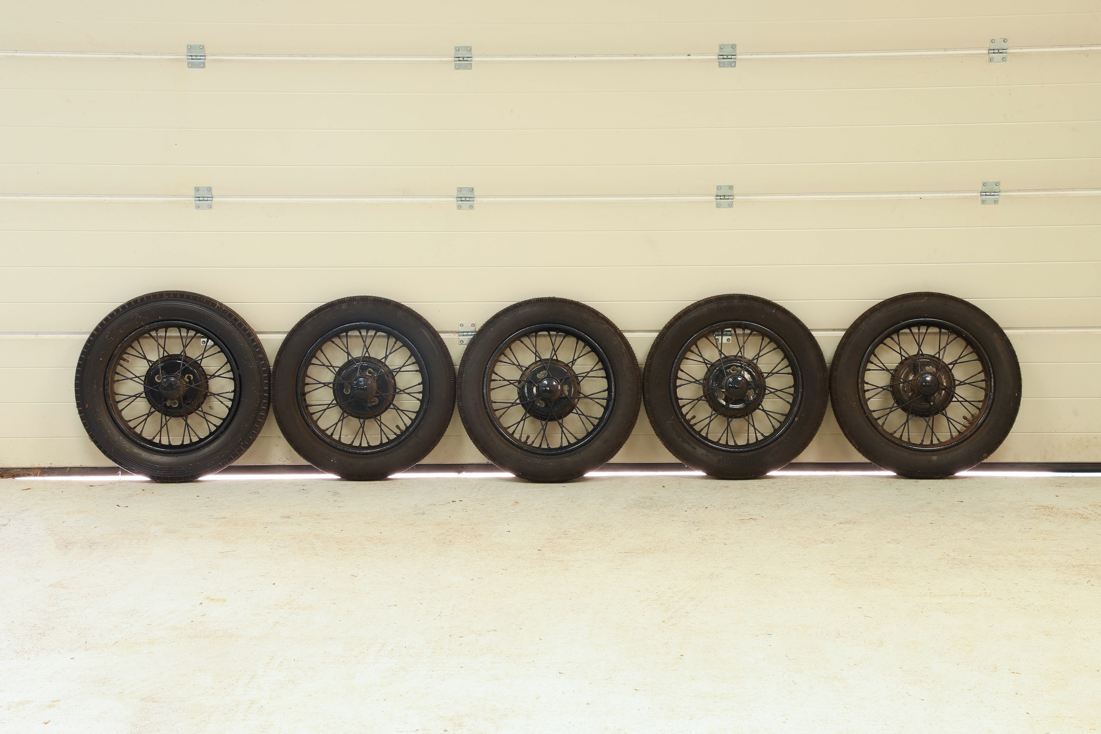 Lot 32 - A set of five Austin 7 wheels,