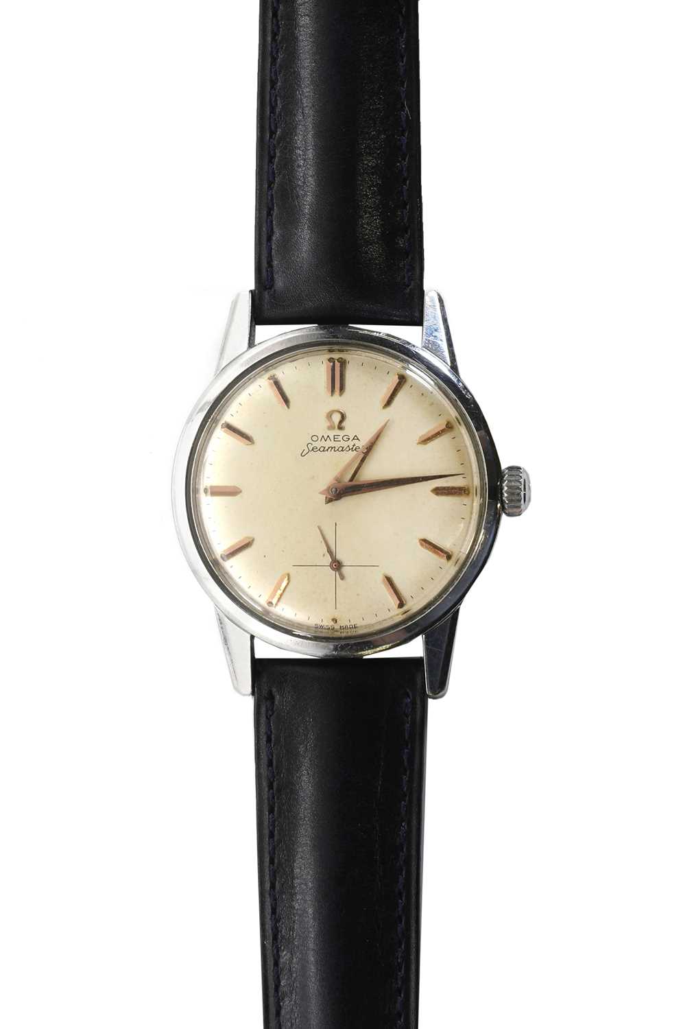 Lot 421 - A gentleman's stainless steel Omega