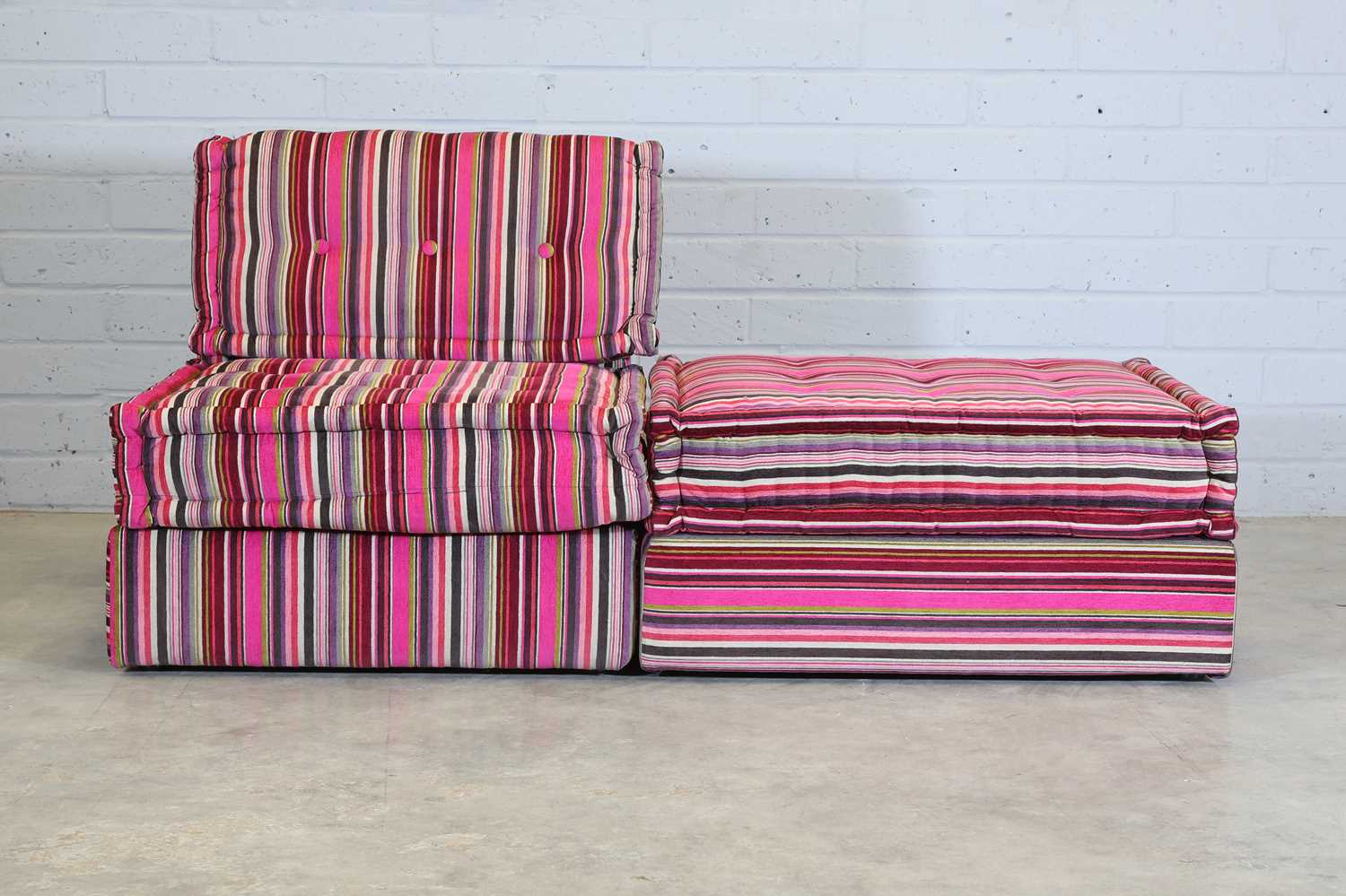 Lot 496 - A contemporary modular settee,