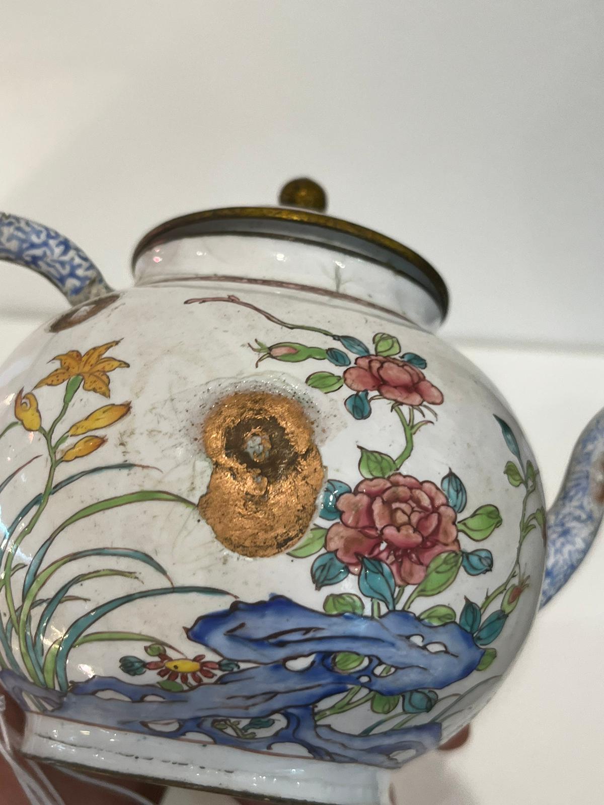 Lot 220 - Two Chinese export teapots,
