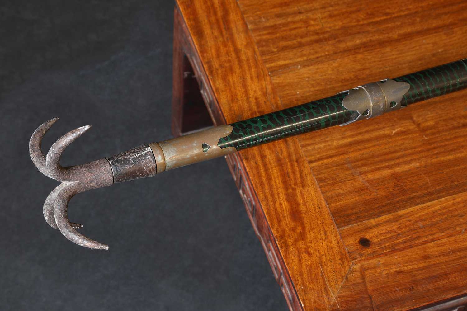 Lot 99 - A Japanese kaginawa,