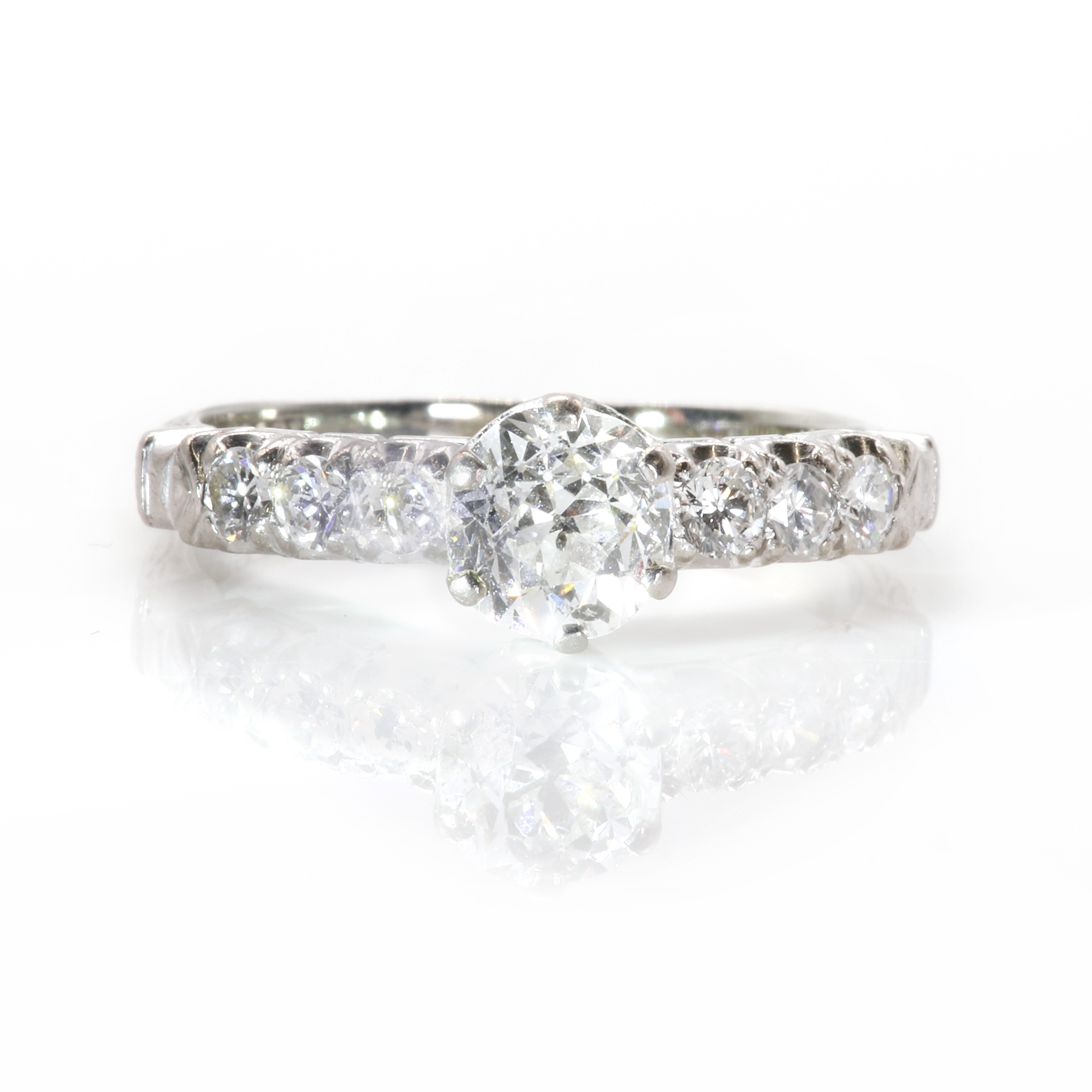 Lot 100 - A single stone diamond ring with diamond set