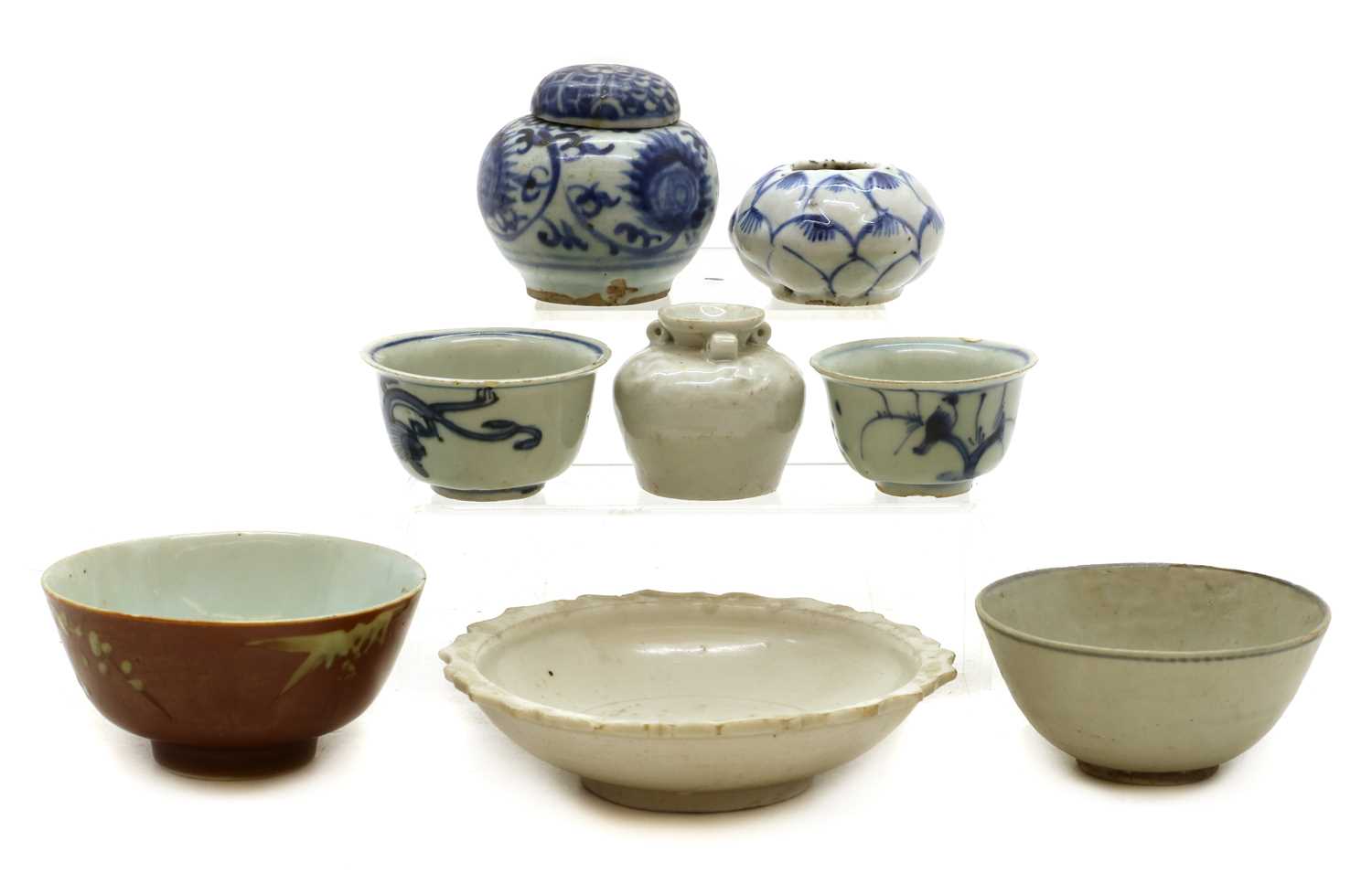 Lot 161 - A collection of Chinese pottery,