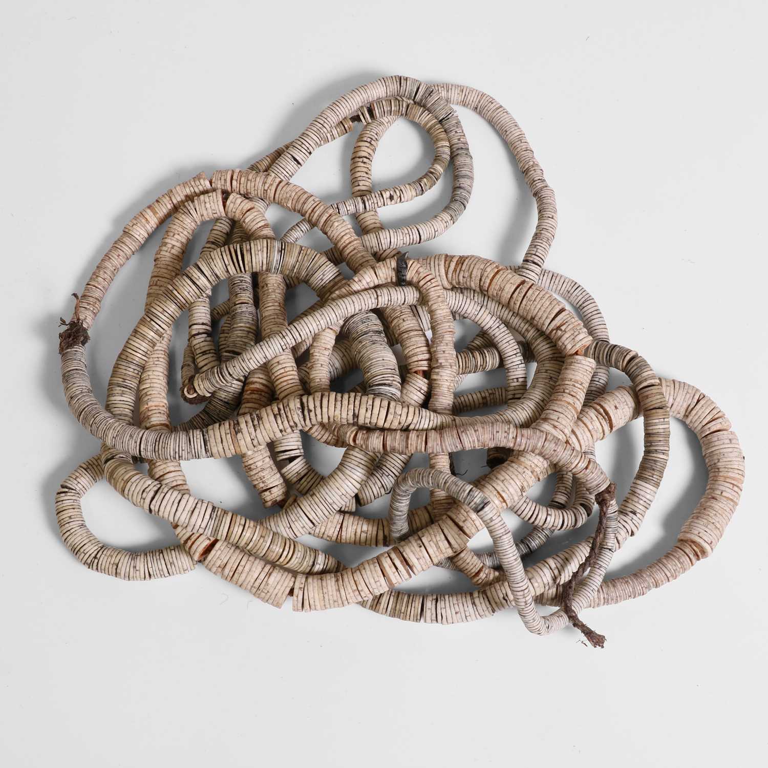 Lot 222 - An ostrich shell necklace,