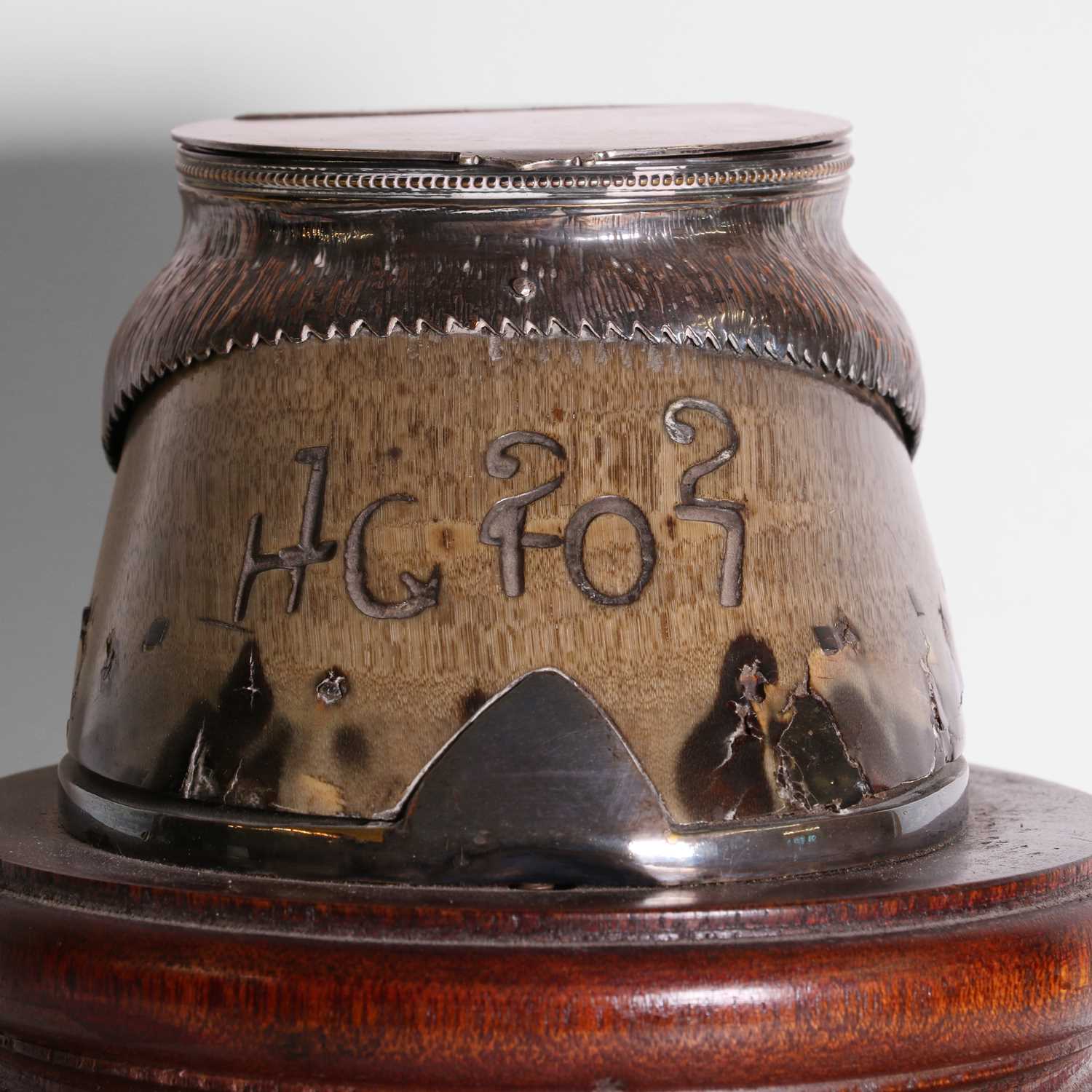 Lot 240 - A horse's-hoof trophy inkwell,