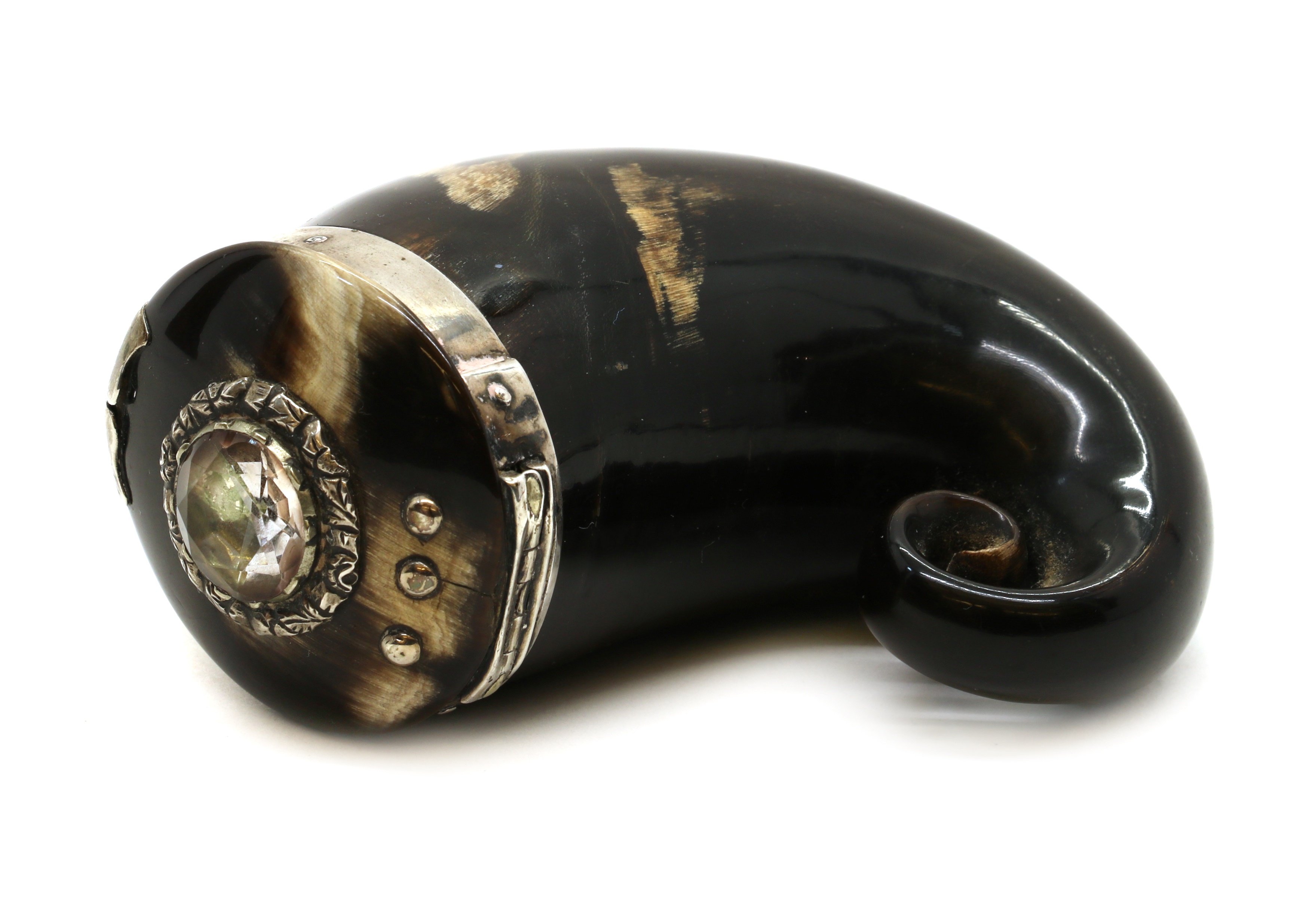 Lot 15 - A Victorian Scottish horn snuff mull,