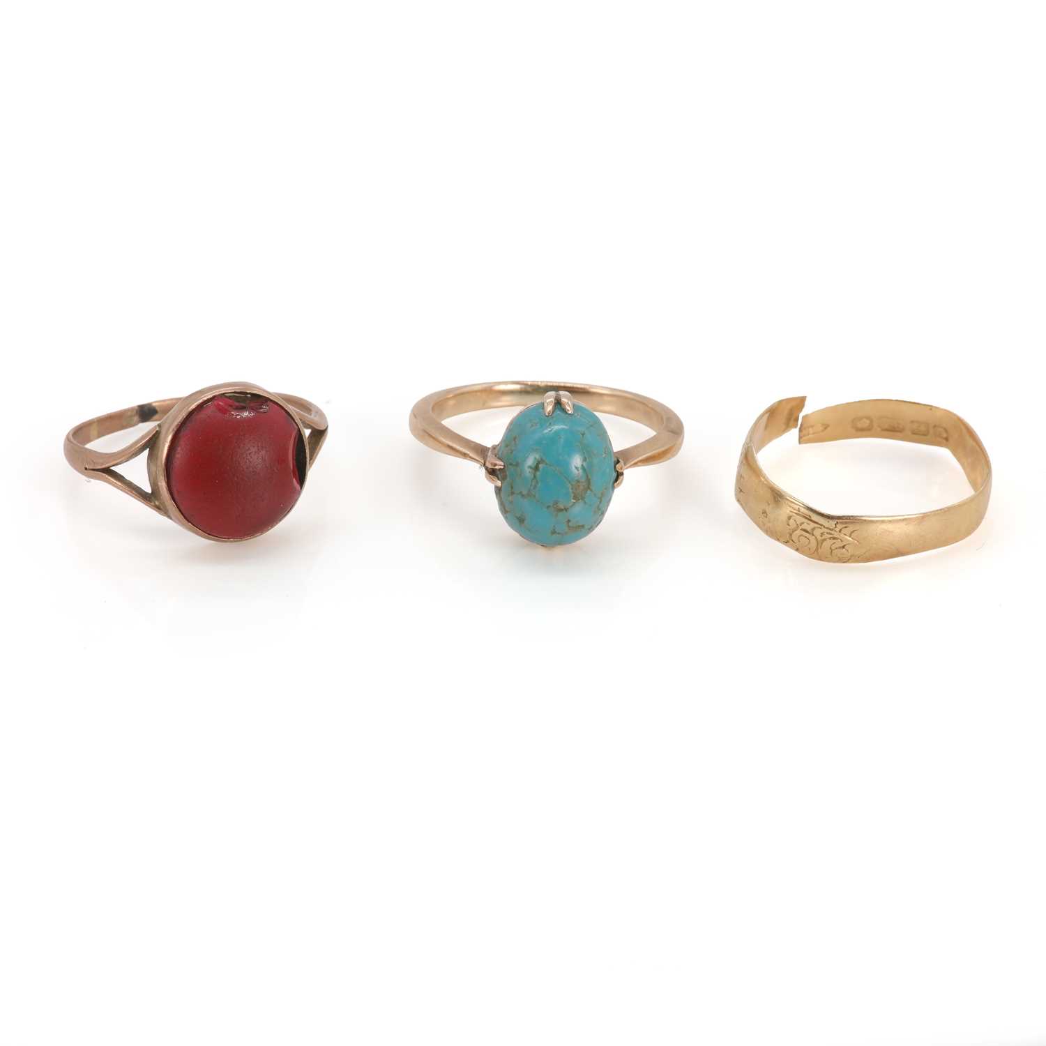 Lot 171 - A group of three gold rings,