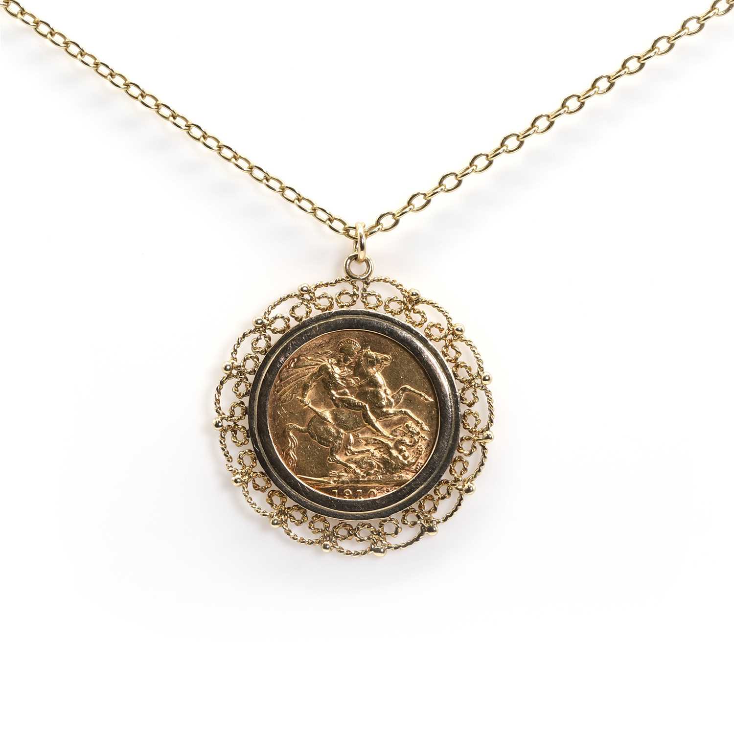 Lot 361 - A gold sovereign pendant,