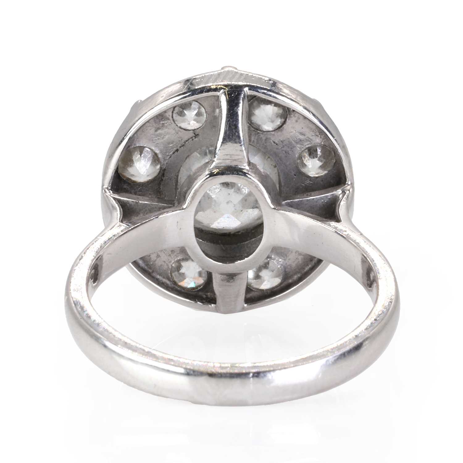 Lot 70 - An Art Deco diamond panel ring,