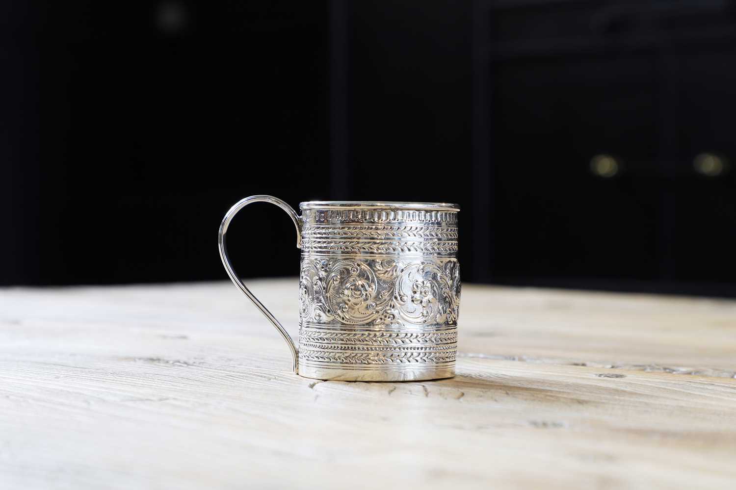 Lot 253 - A George III small silver mug,
