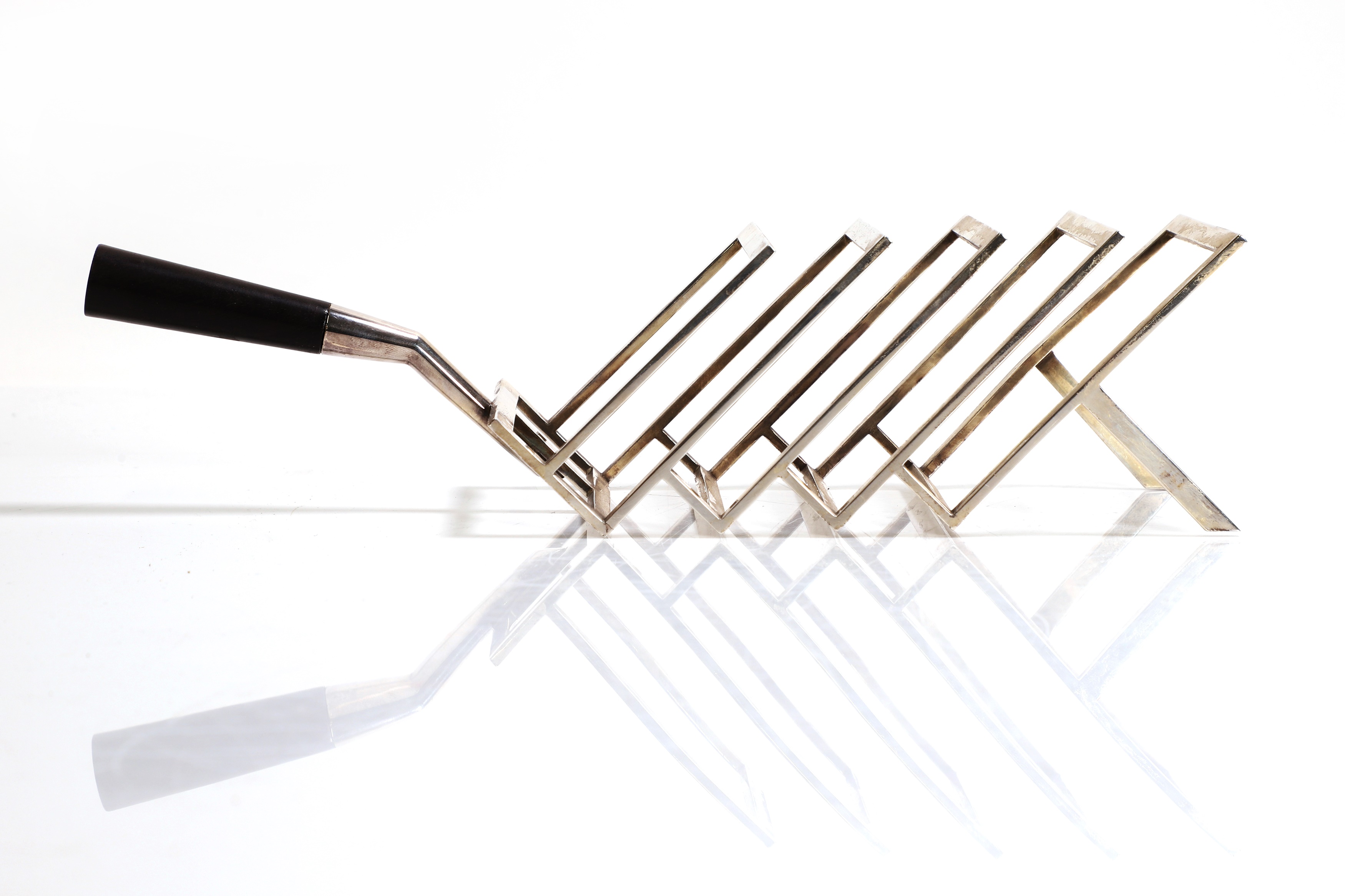 Lot 168 - A silver toast rack,