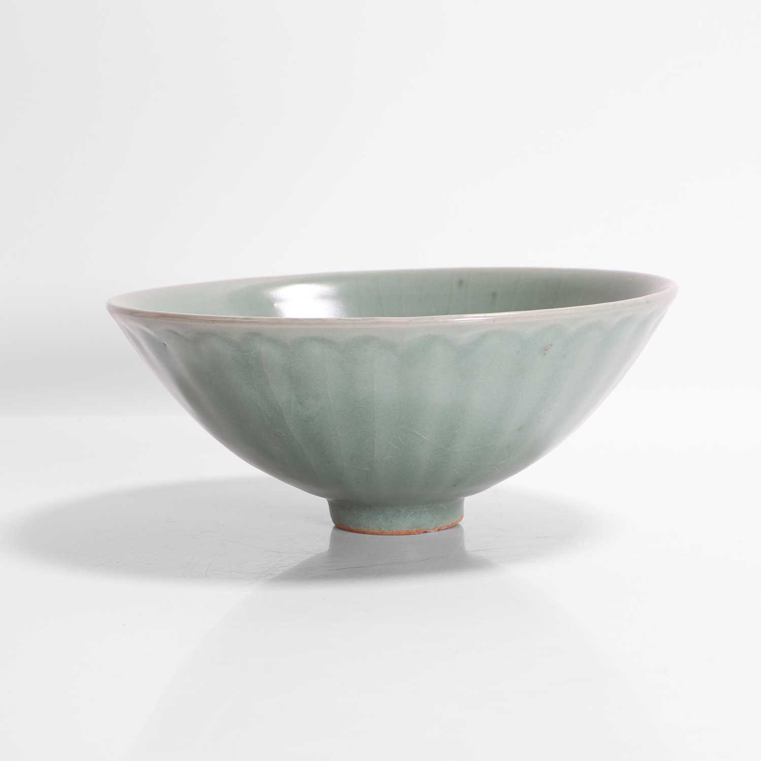 Lot 275 - A Longquan ware bowl,