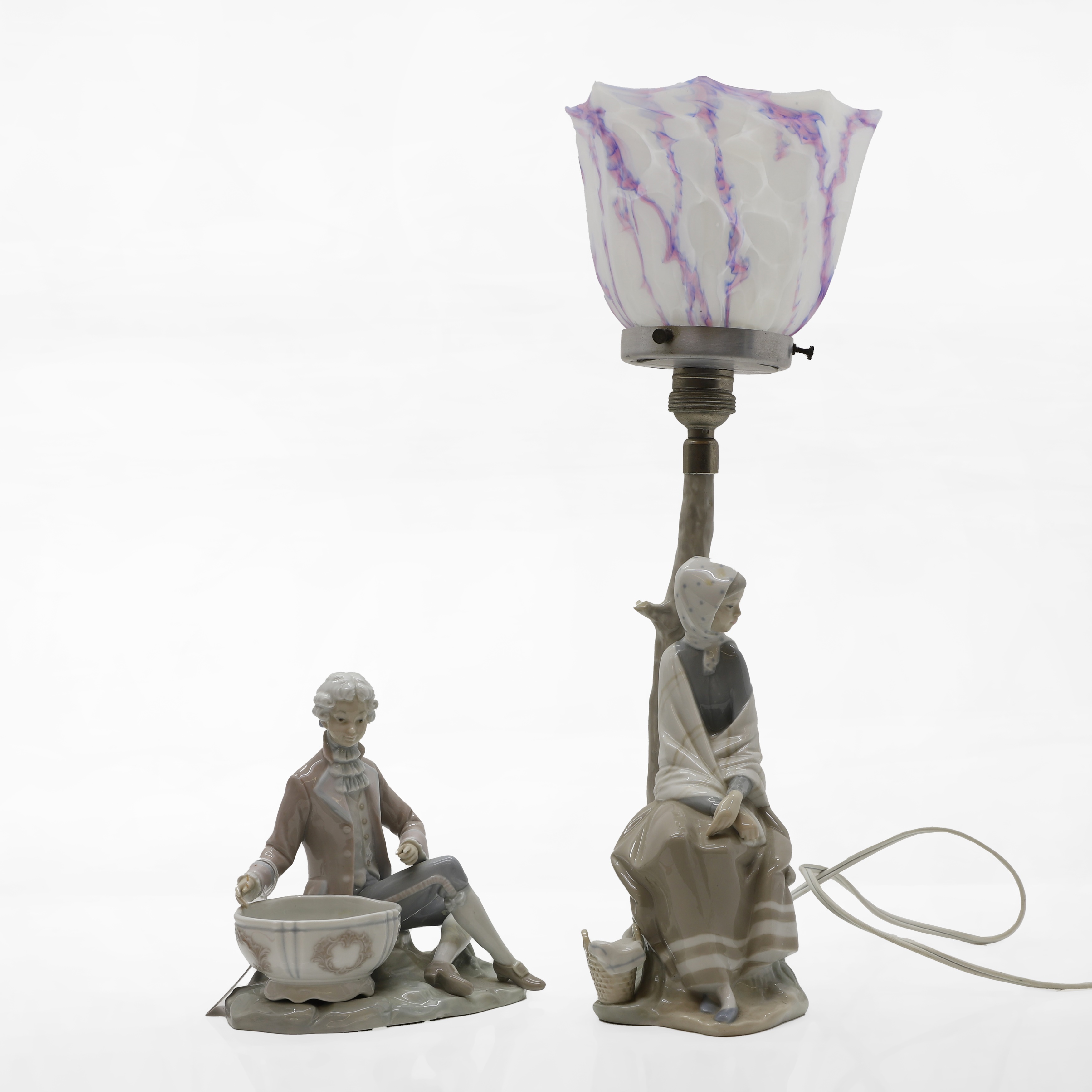 Lot 118 - A Lladro porcelain lamp
