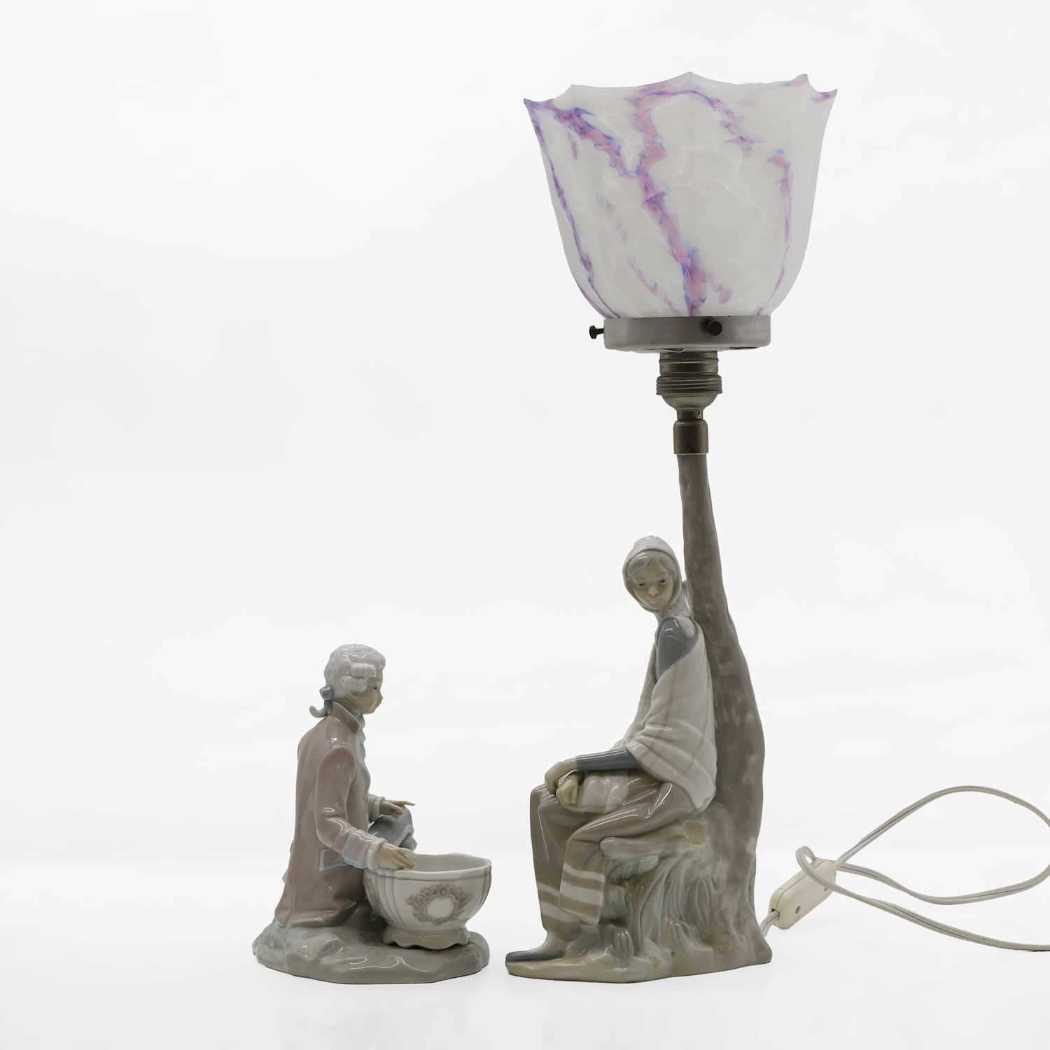 Lot 118 - A Lladro porcelain lamp