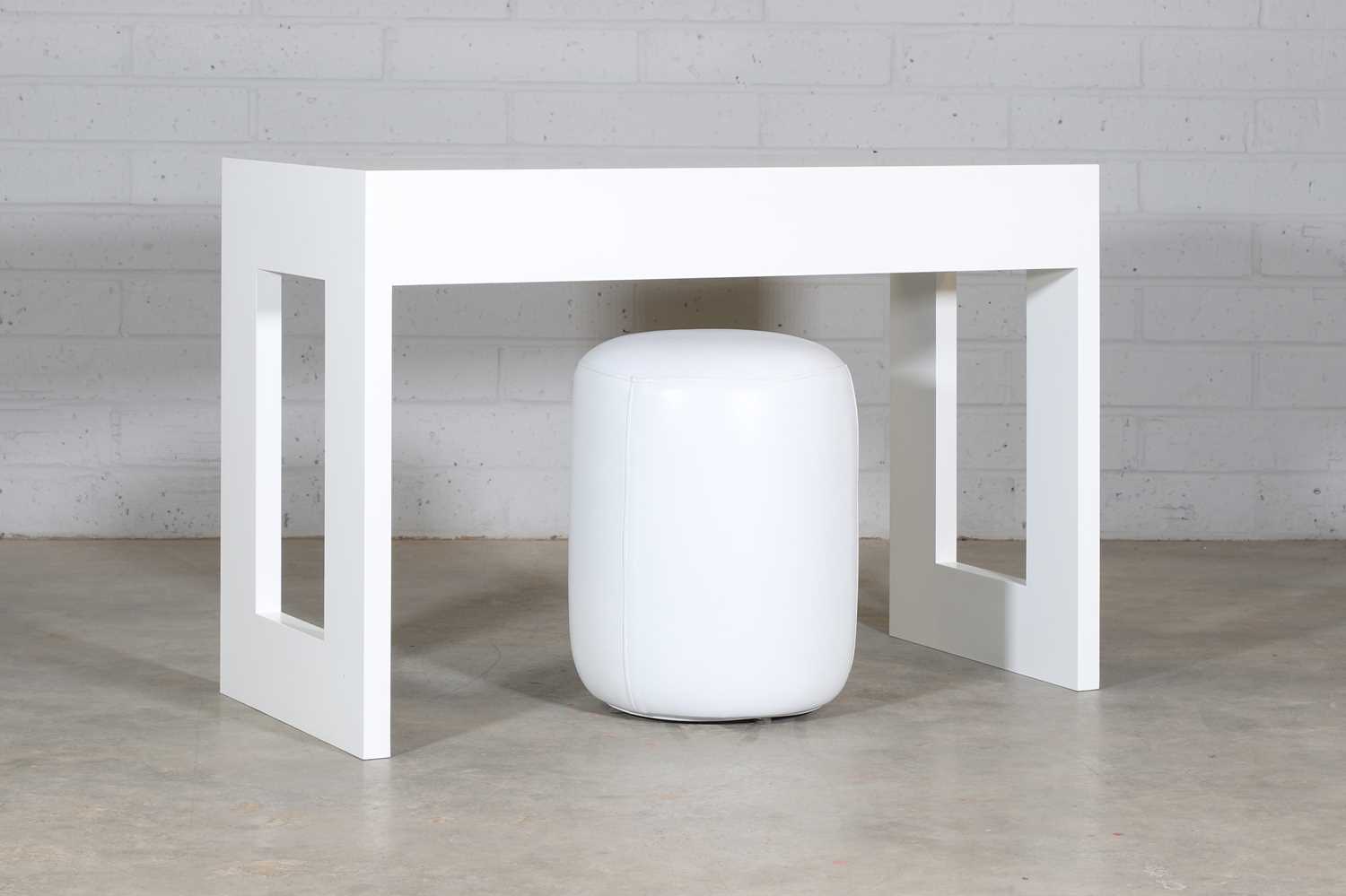 Lot 401 - A contemporary dressing table and stool,