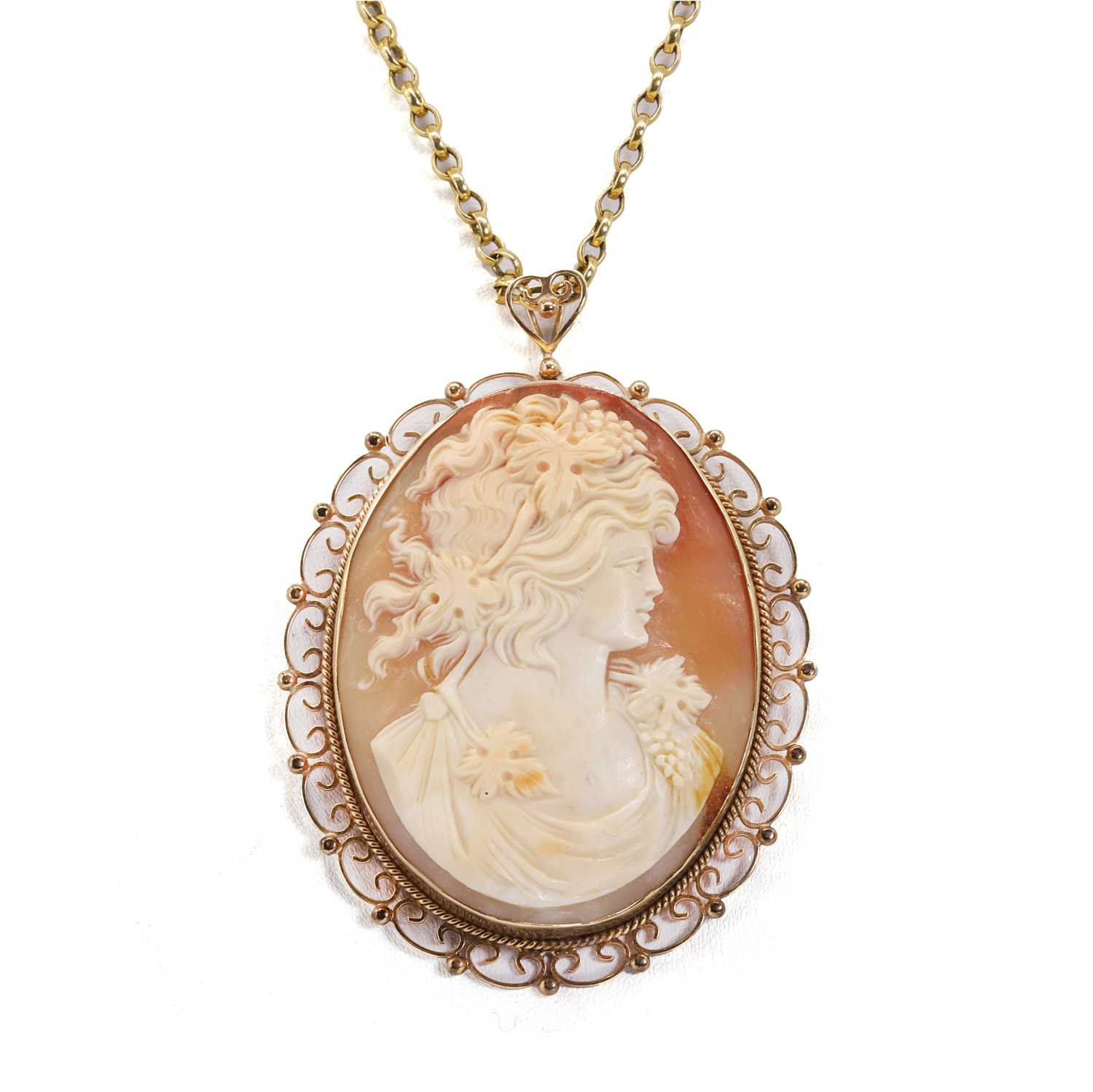 Lot 1210 - A 9ct gold shell cameo pendant and chain,