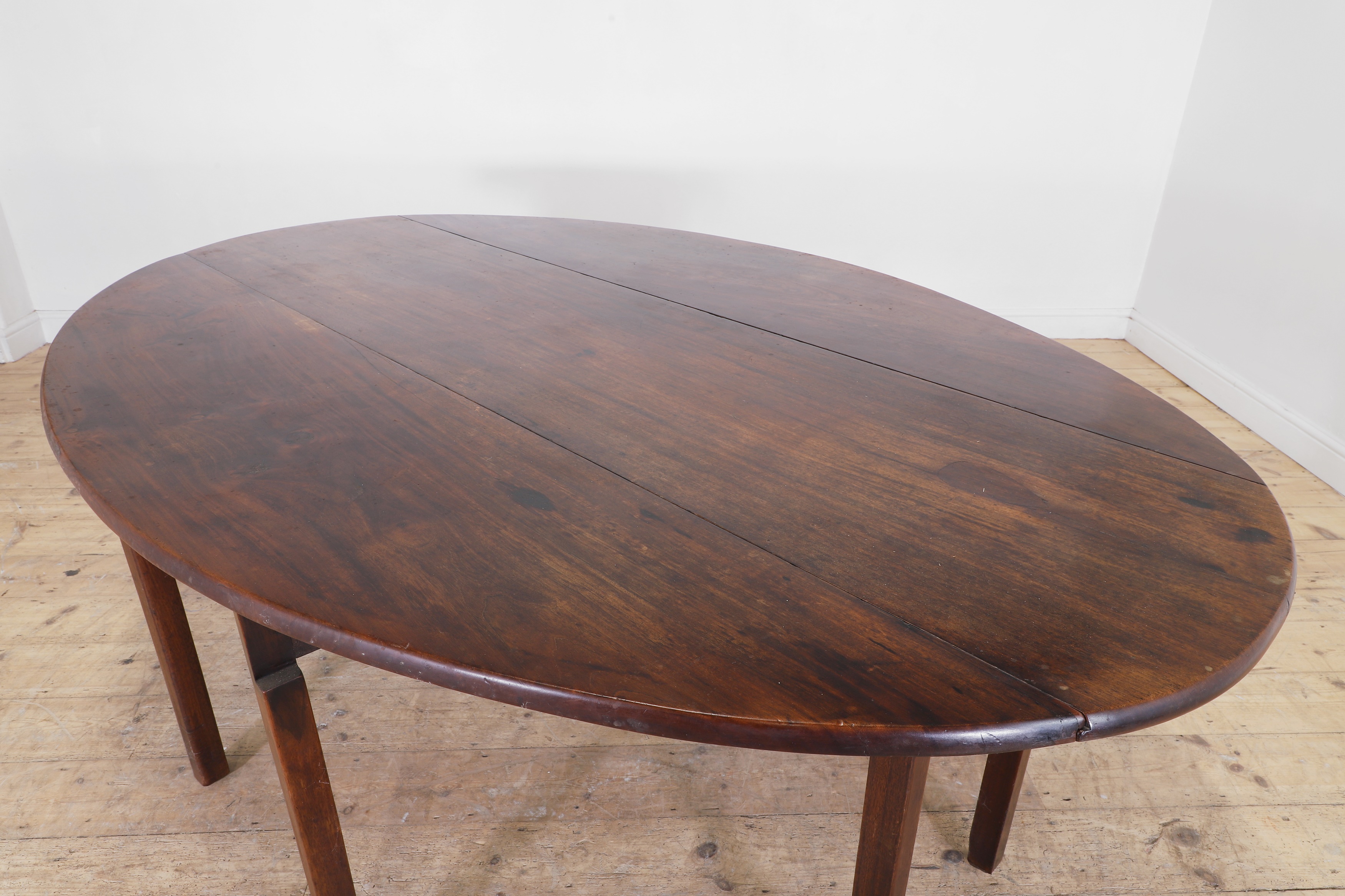 Lot 564 - A George III mahogany wake table,