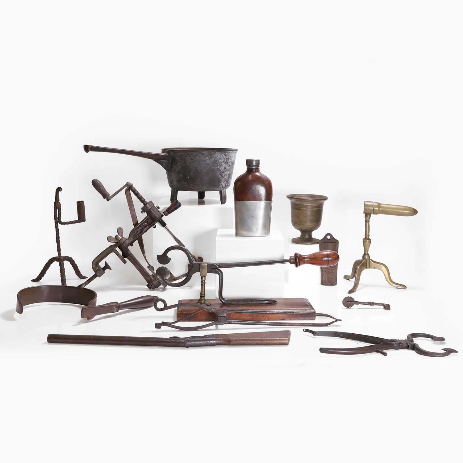 Lot 443 - A collection of metalwares,