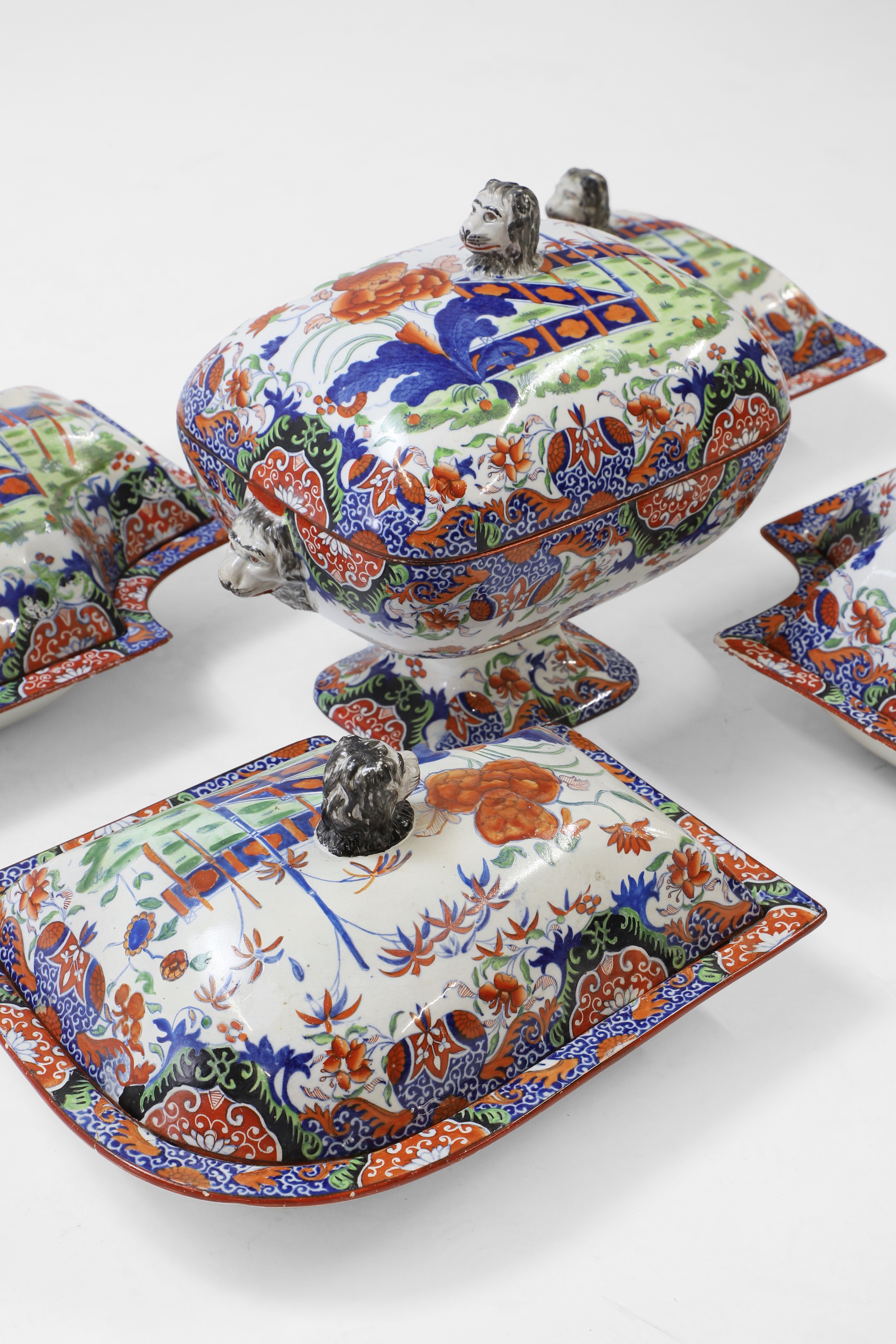 Lot 59 - A pearlware supper set,