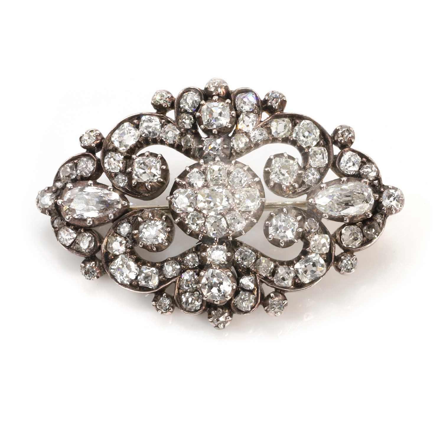 Lot 9 - A Victorian diamond scrolling brooch,