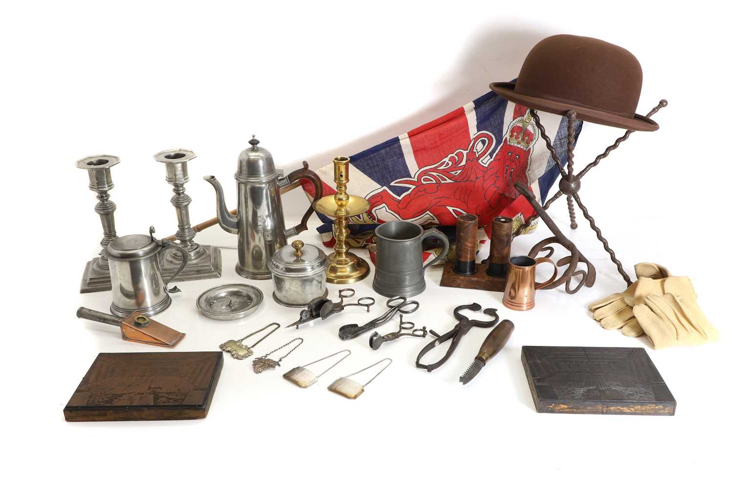 Lot 340 - A collection of metalwares,