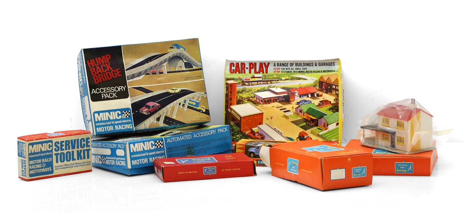 Lot 360 - A collection of boxed 'Tri-Ang' Minic track