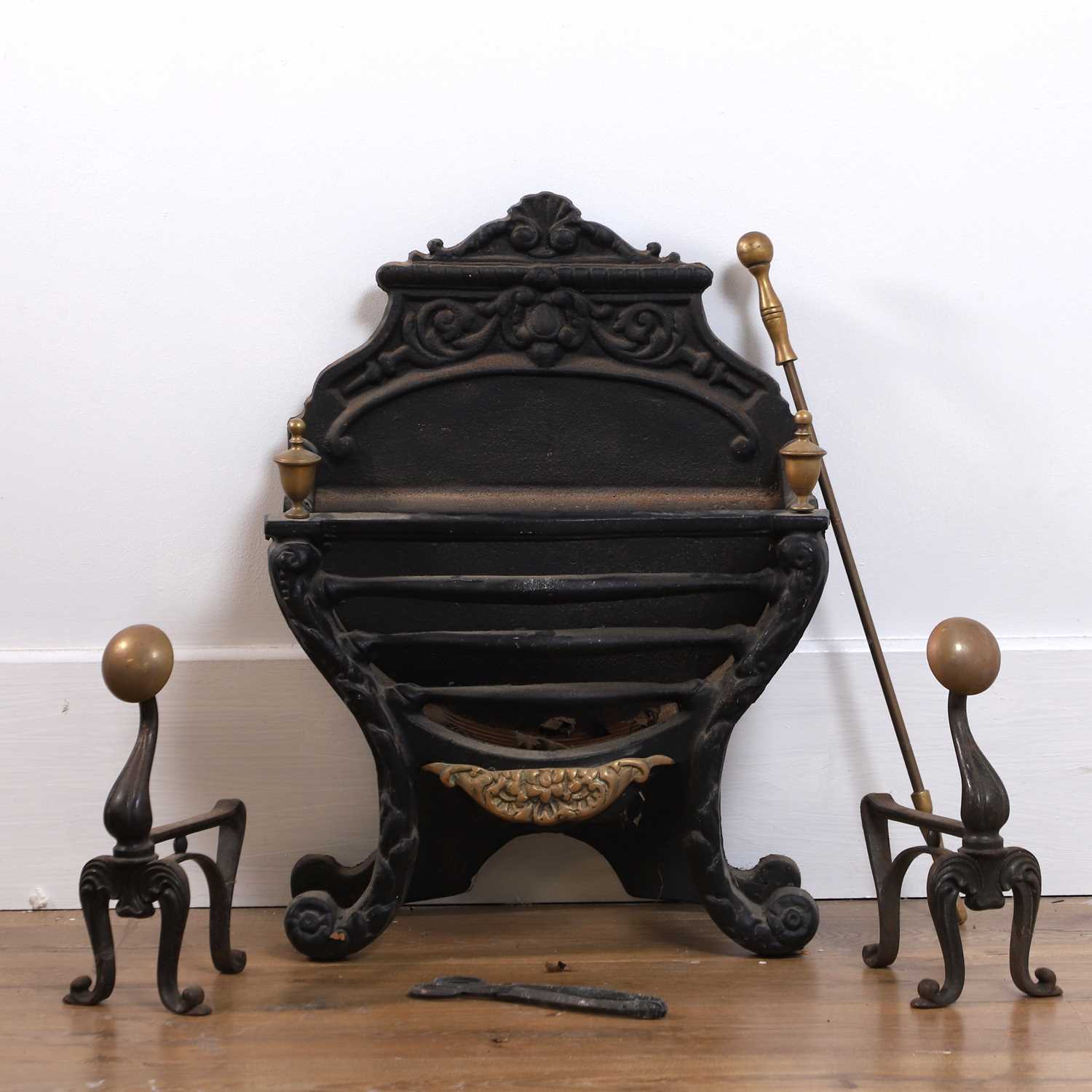 Lot 401 - A George III cast iron fire grate,