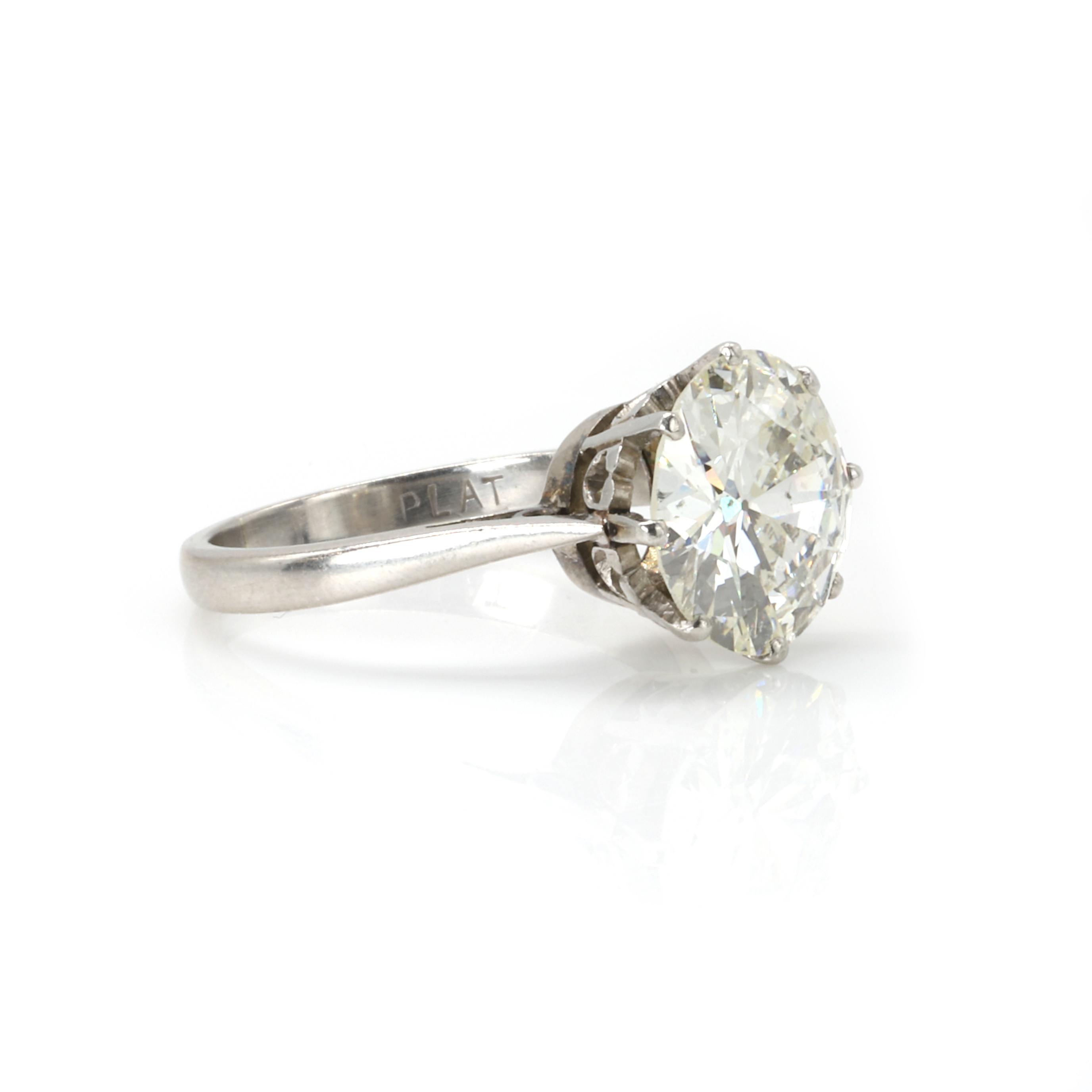 Lot 232 - An impressive diamond single stone ring,
