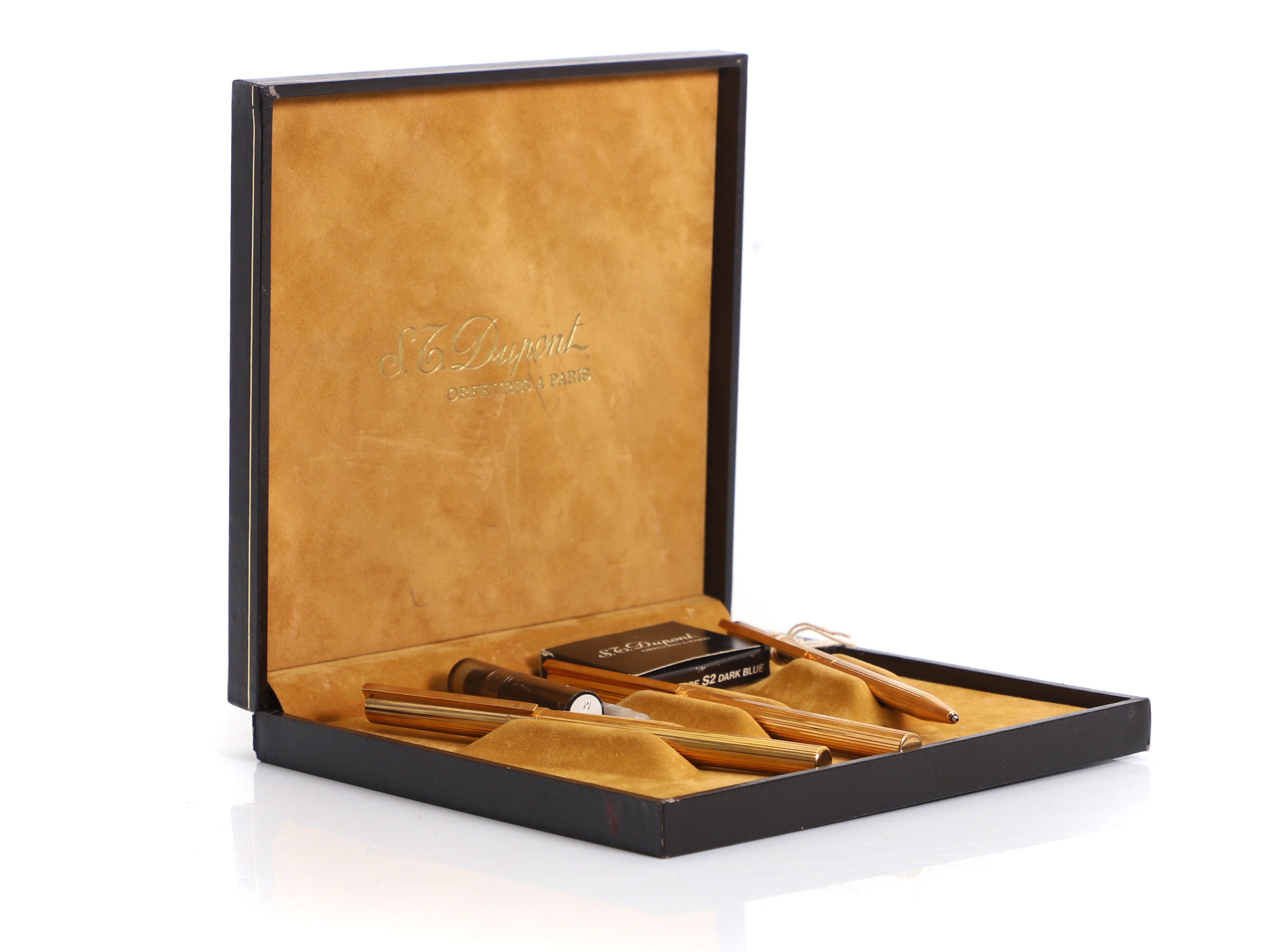 Lot 302 - A S.T. Dupont three piece pen and pencil set,